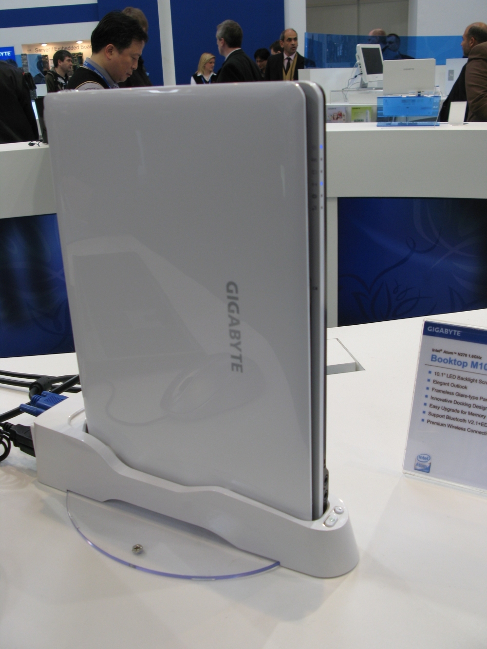 Gigabyte introduceert netbook met dockingstation - Tweakers