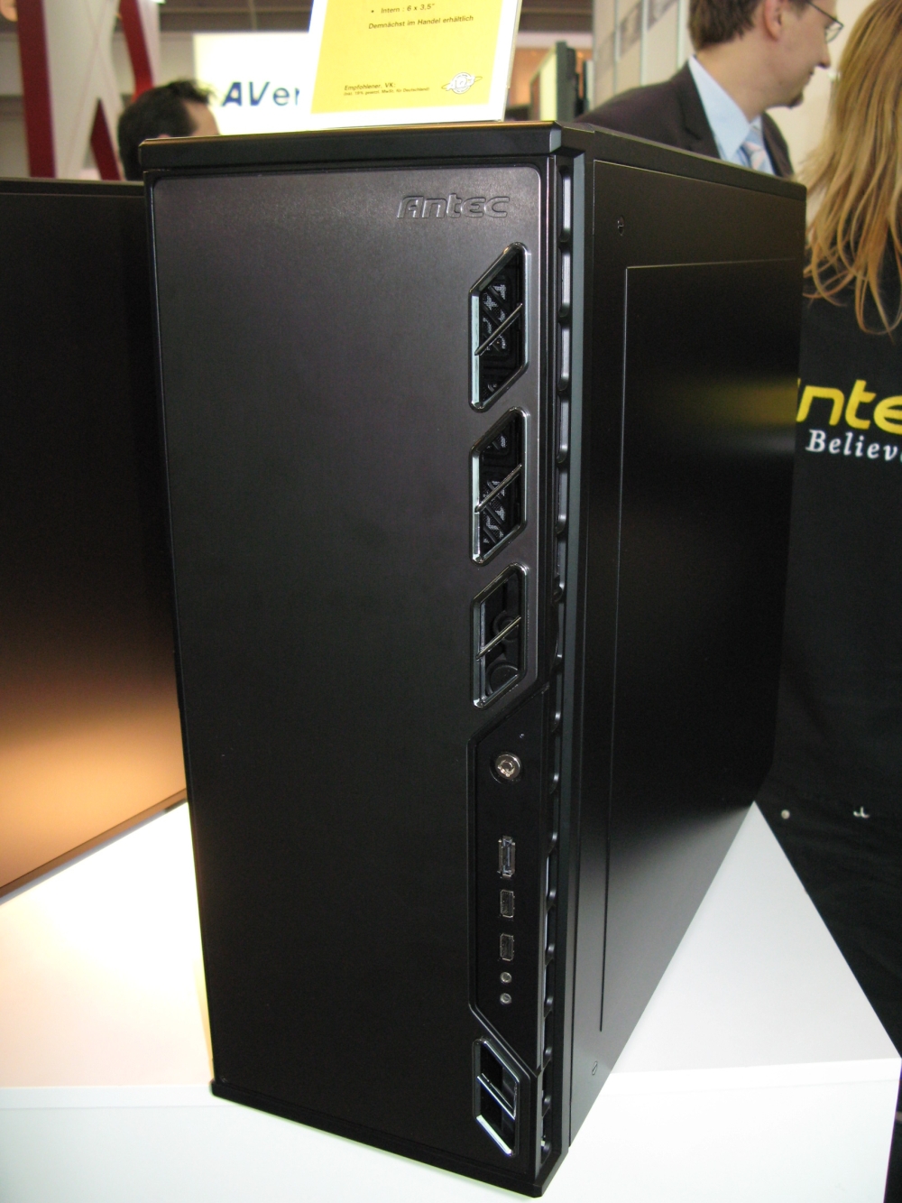 Antec geeft een blik in zijn P193- en P183-behuizingen - Tweakers