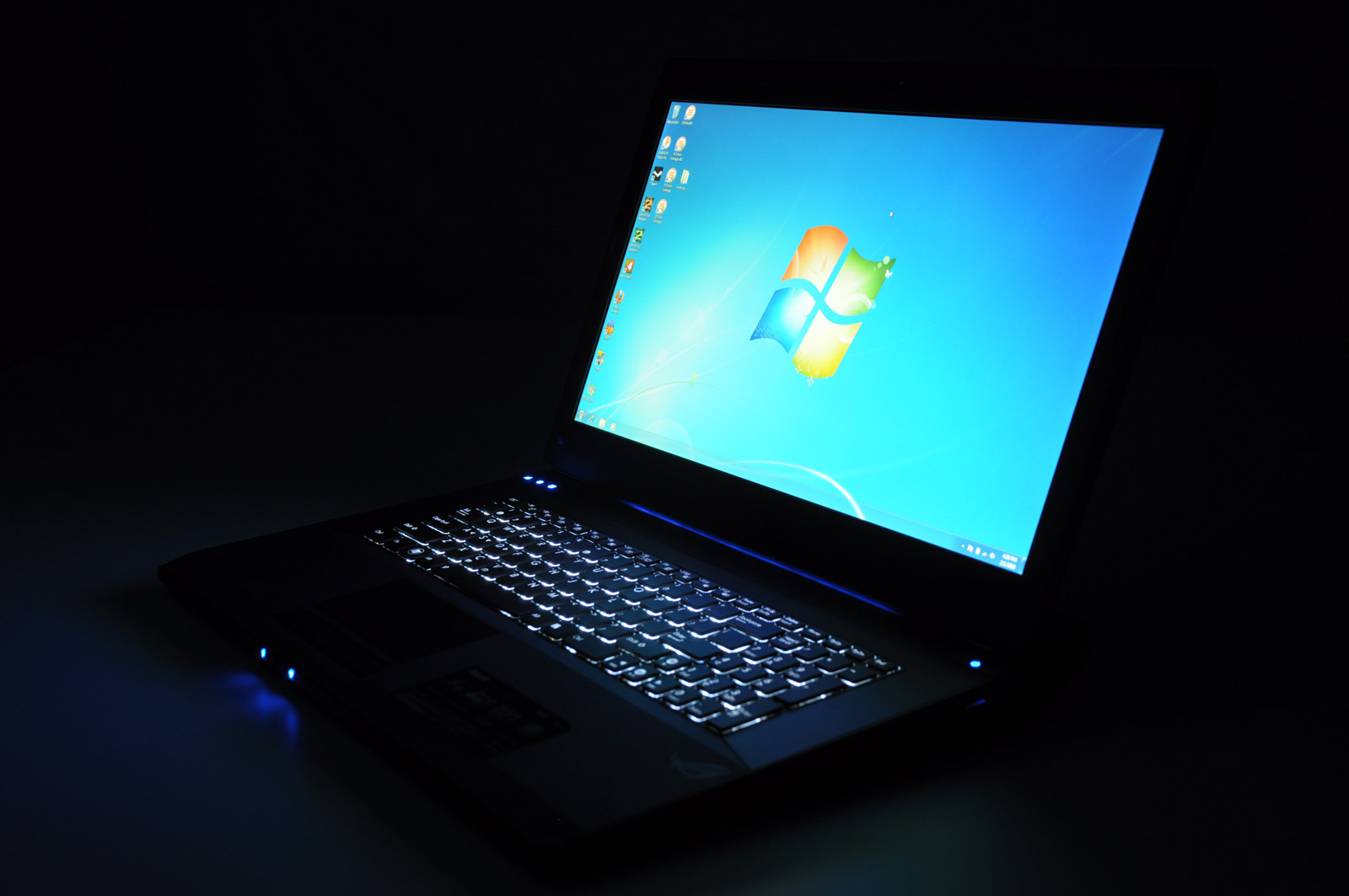 Asus G73: een laptop met een HD 5870 - Review - Tweakers