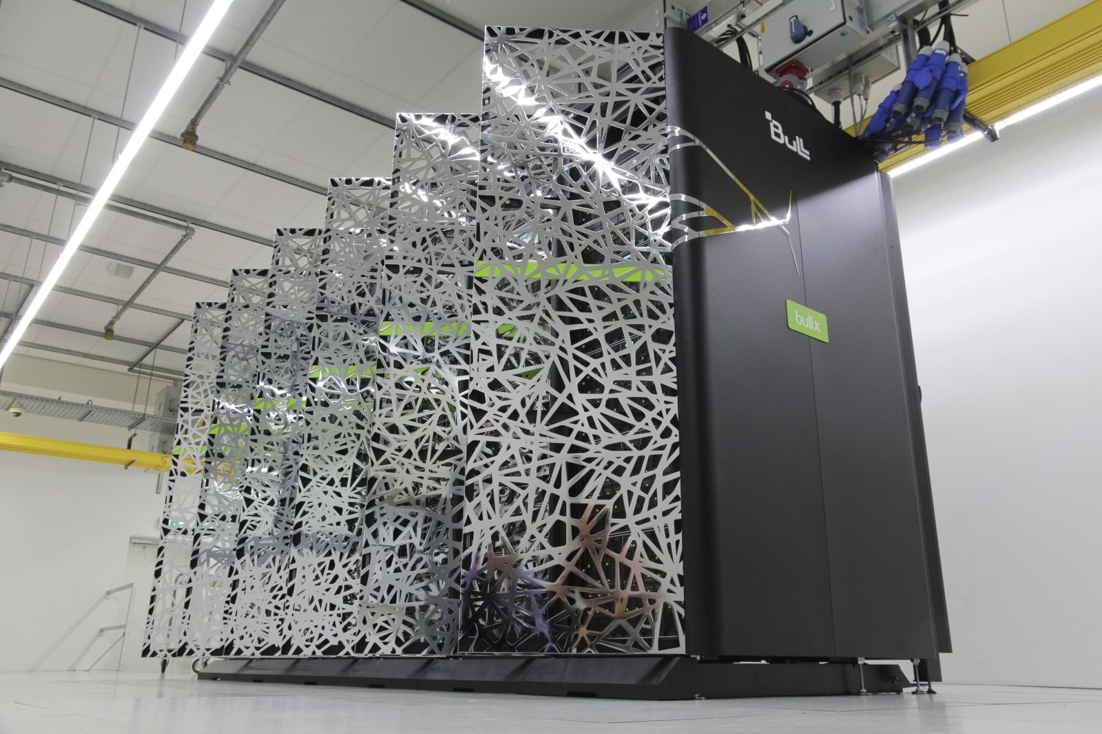 KNMI neemt nieuwe supercomputer met 4752 cores in gebruik - Tweakers