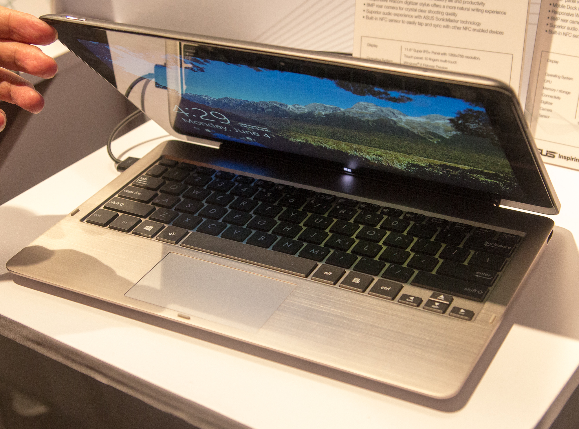 Asus kondigt Windows 8-tablets met Tegra 3 en Intel Atom aan - Tweakers
