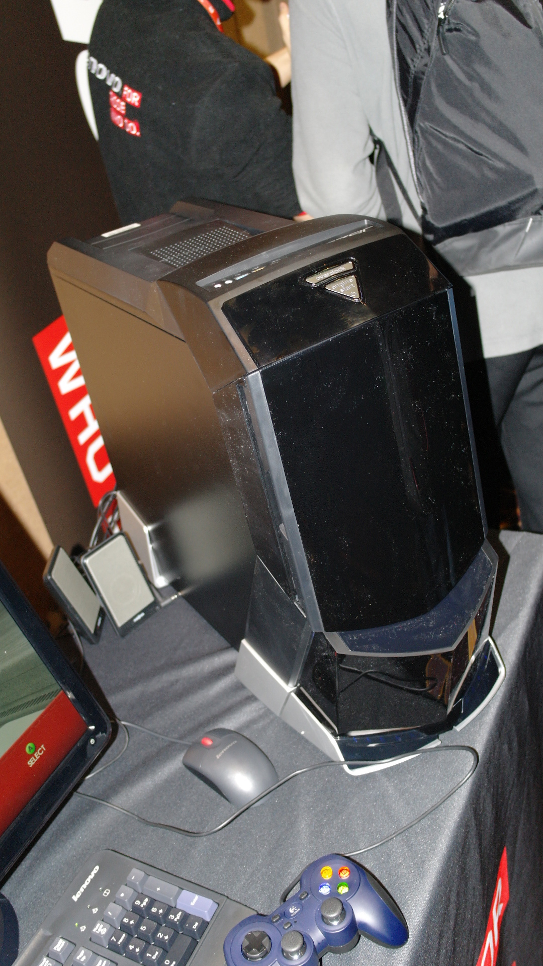 Lenovo voorziet Erazer-gamingdesktop van overklokknop - Tweakers