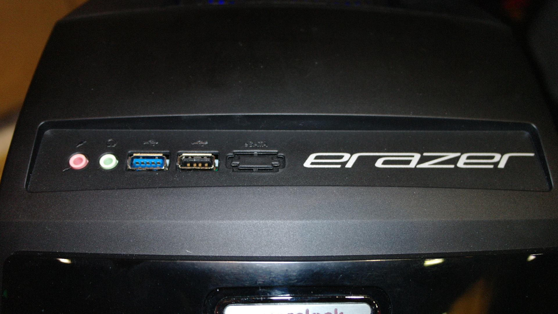 Lenovo voorziet Erazer-gamingdesktop van overklokknop - Tweakers