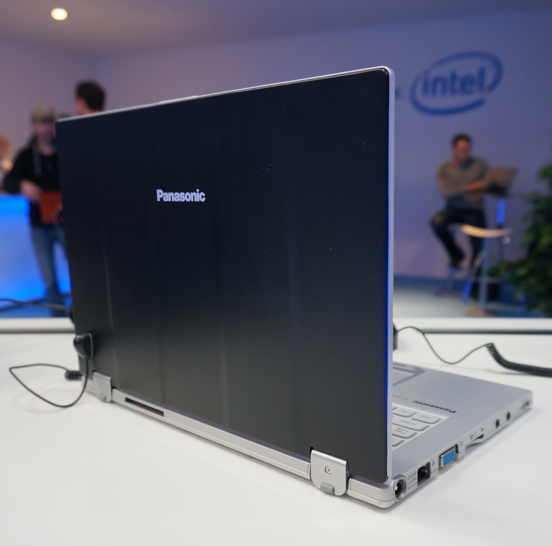 Panasonic Toughbook-ultrabook met omklapbaar scherm - Hands-on - Tweakers