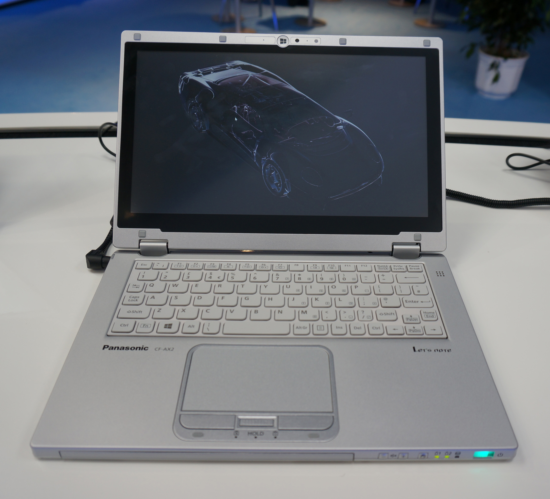 Panasonic Toughbook-ultrabook met omklapbaar scherm - Hands-on - Tweakers