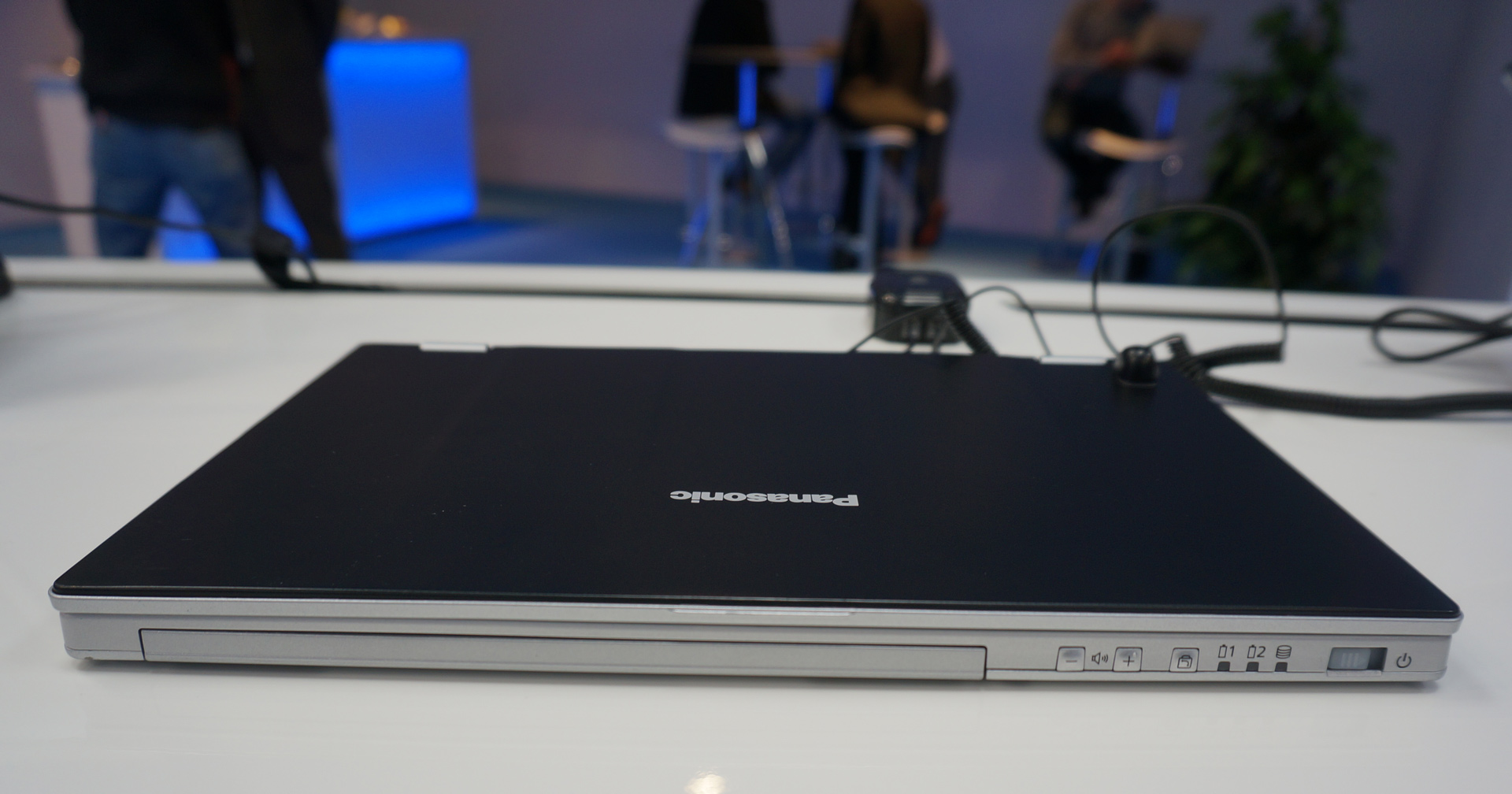 Panasonic Toughbook-ultrabook met omklapbaar scherm - Hands-on - Tweakers