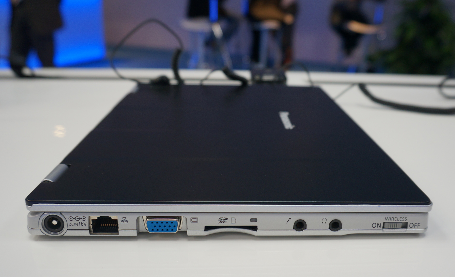 Panasonic Toughbook-ultrabook met omklapbaar scherm - Hands-on - Tweakers