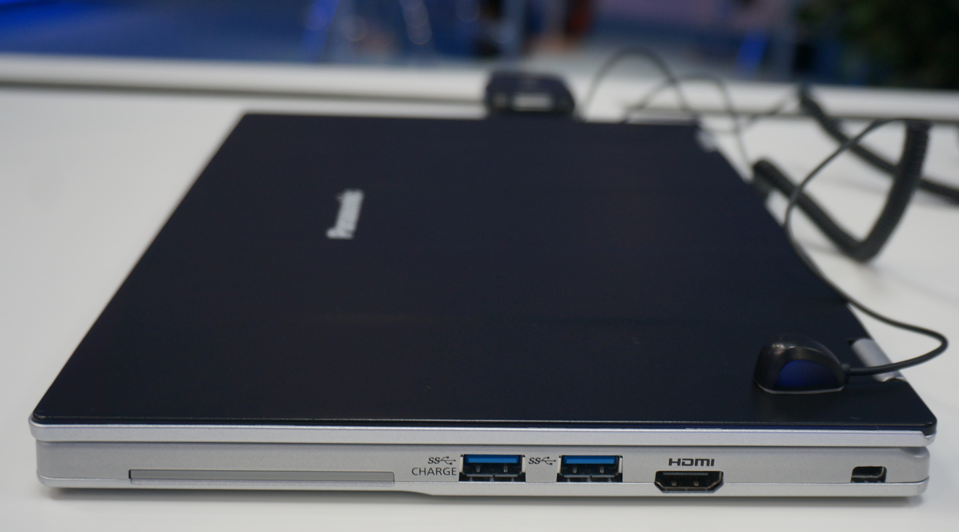 Panasonic Toughbook-ultrabook met omklapbaar scherm - Hands-on - Tweakers