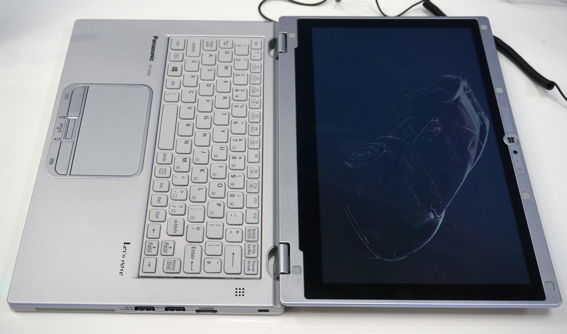 Panasonic Toughbook-ultrabook met omklapbaar scherm - Hands-on - Tweakers