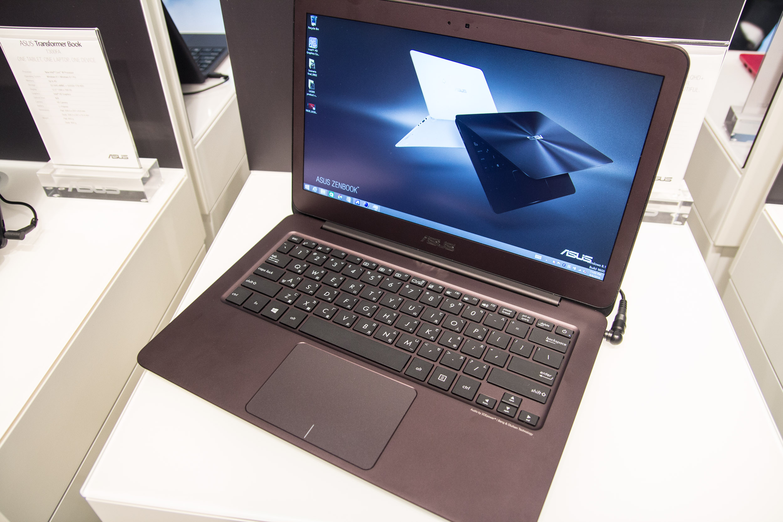 Asus Zenbook UX305 Preview - Tweakers