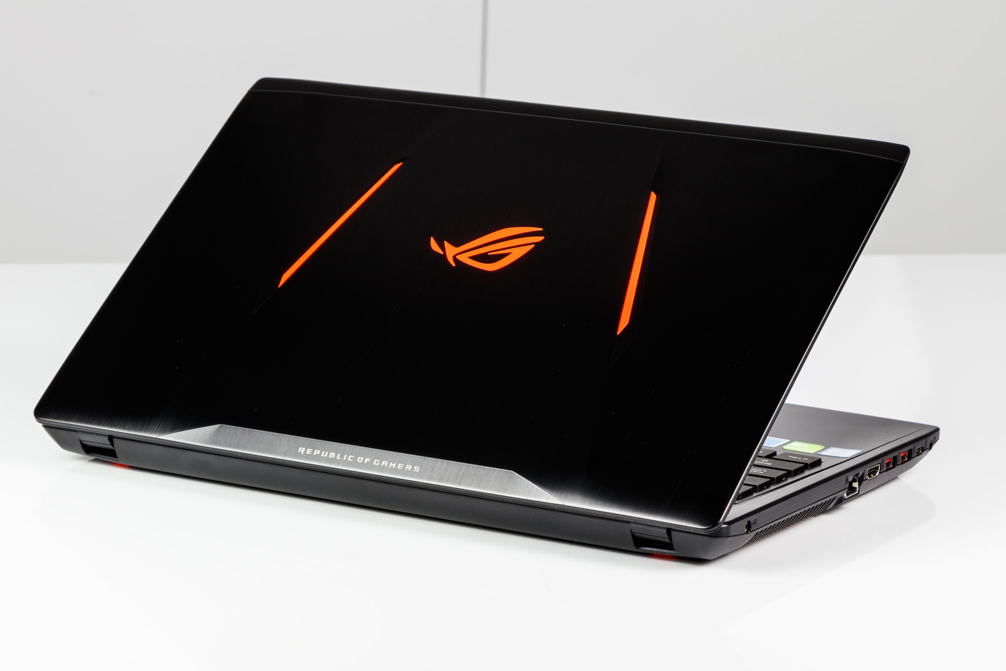 Asus ROG Strix GL553VD Review - Tweakers