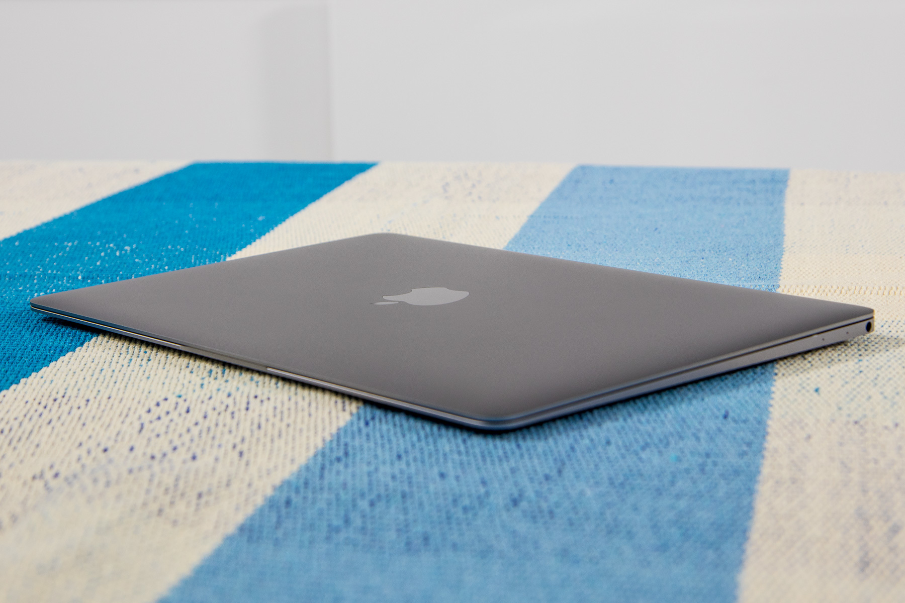 Apple MacBook 12" 2017 Review - Tweakers