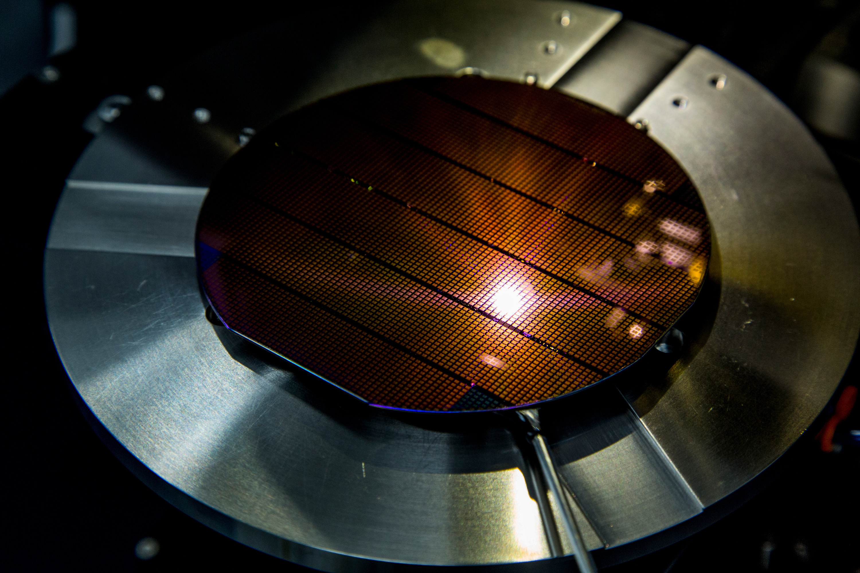 Apple geeft maker Face ID-laser 332 miljoen euro voor bouw fabriek in ...