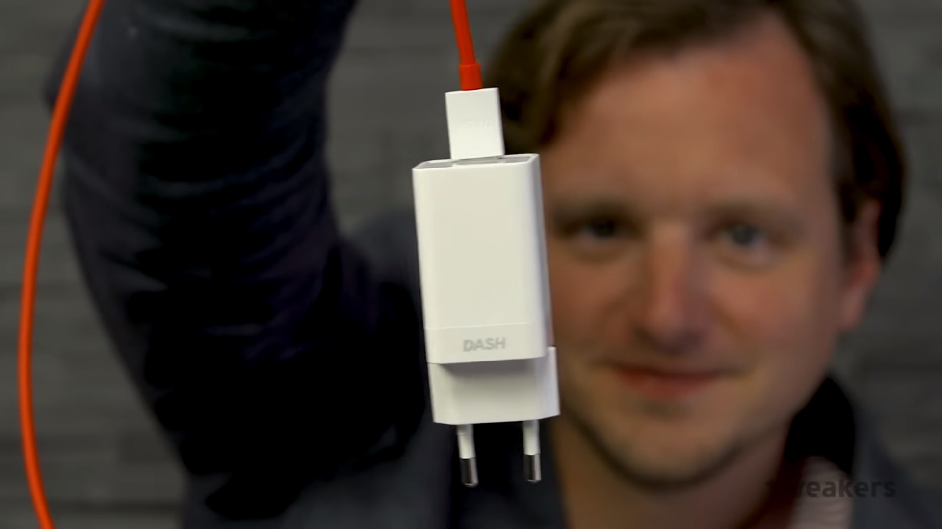 OnePlus lijkt af te stappen van Dash Charge-naam in Europa - Tweakers