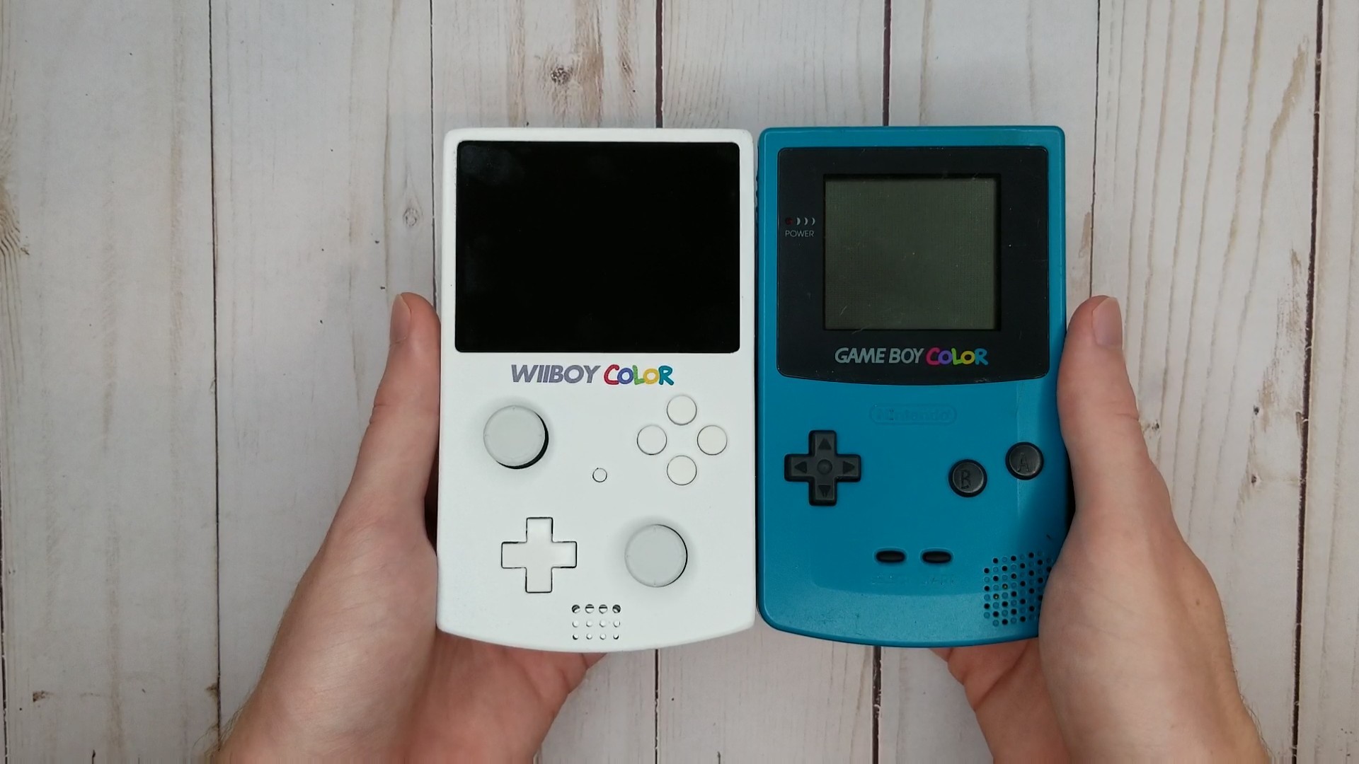 Modder stopt Nintendo Wii in behuizing ter grootte van Game Boy Color ...