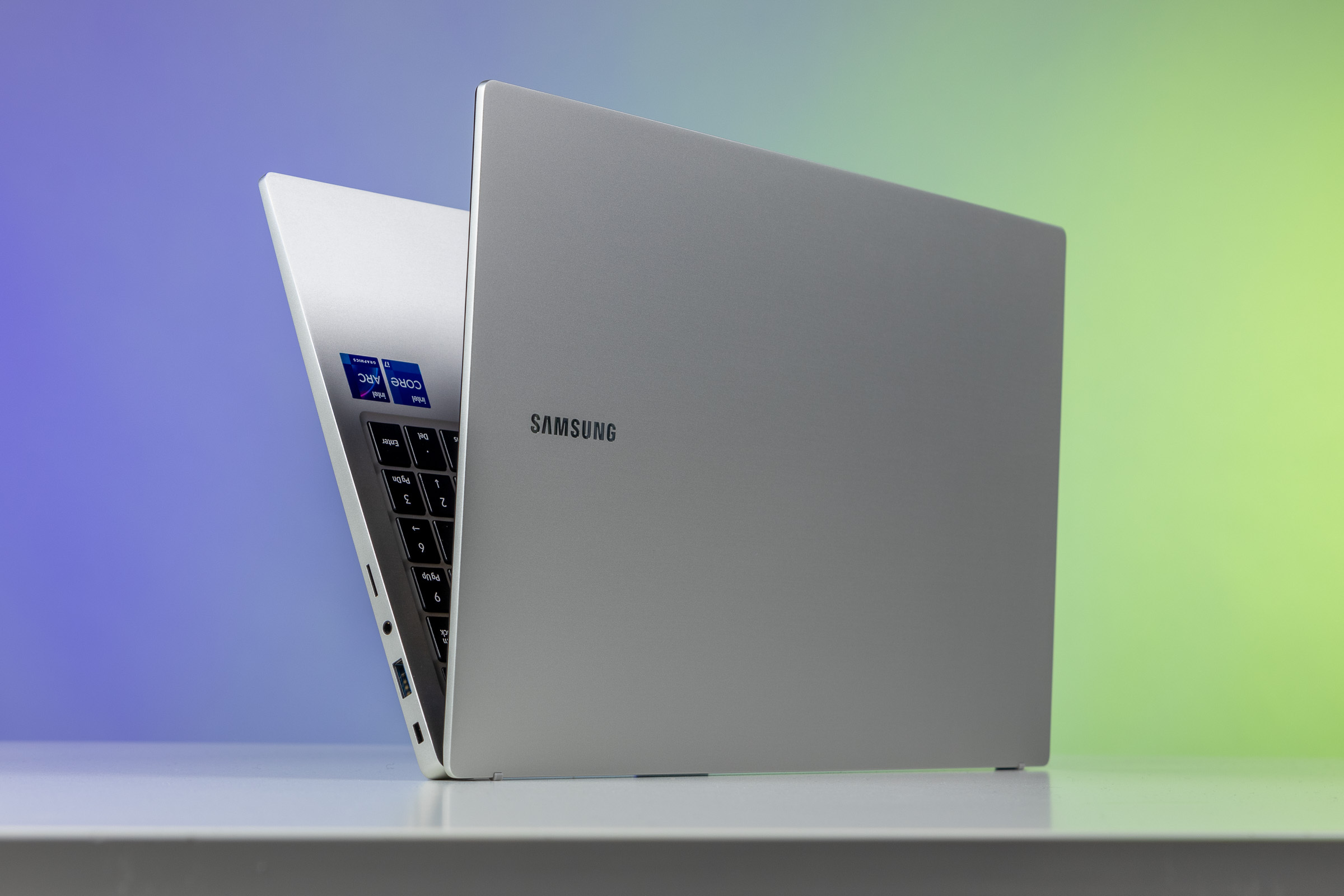 Samsung Galaxy Book2 met Intel Arc-gpu - Tweakers