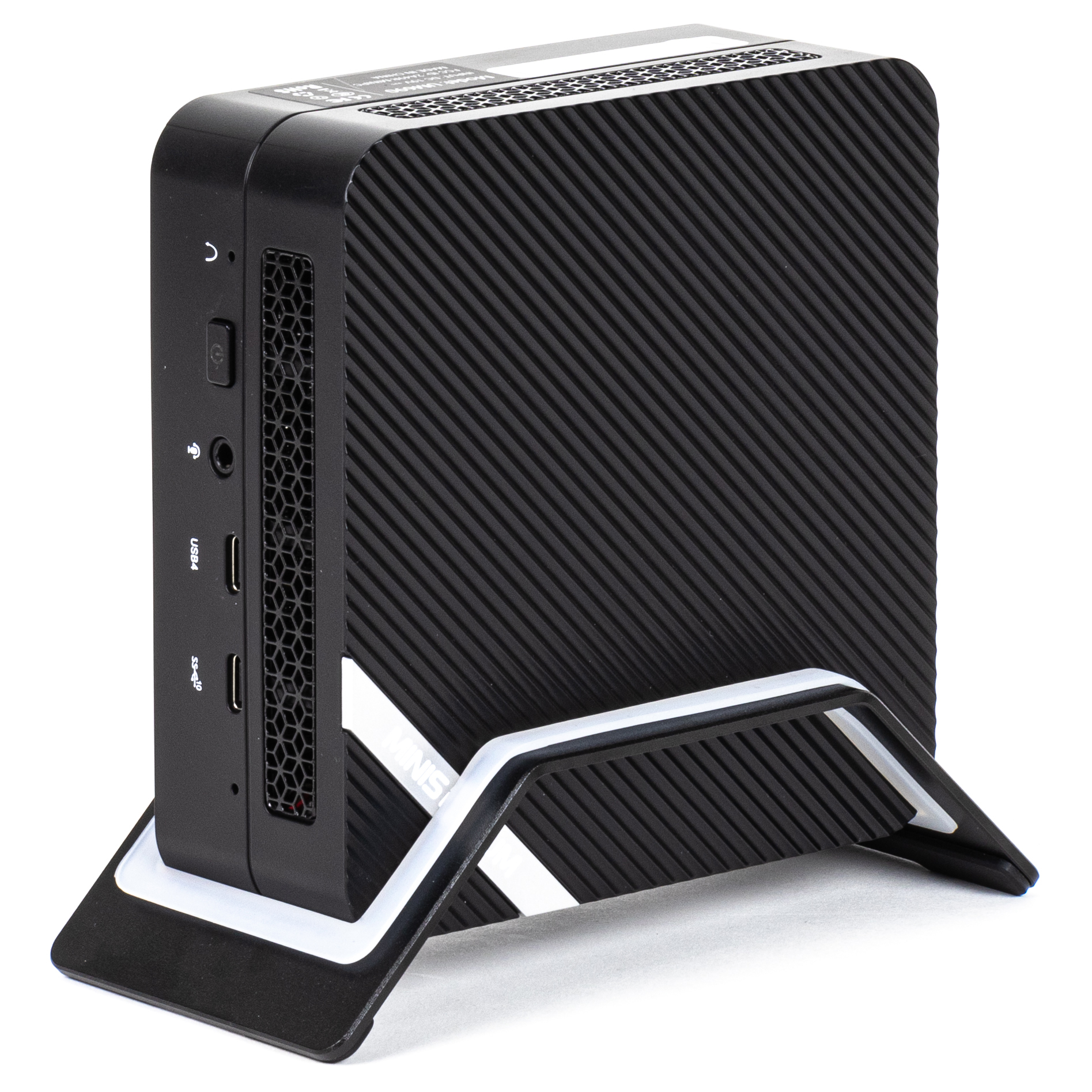 Minisforum UM690 Review - Ryzen 9 6900HX en USB4 in een mini - Tweakers