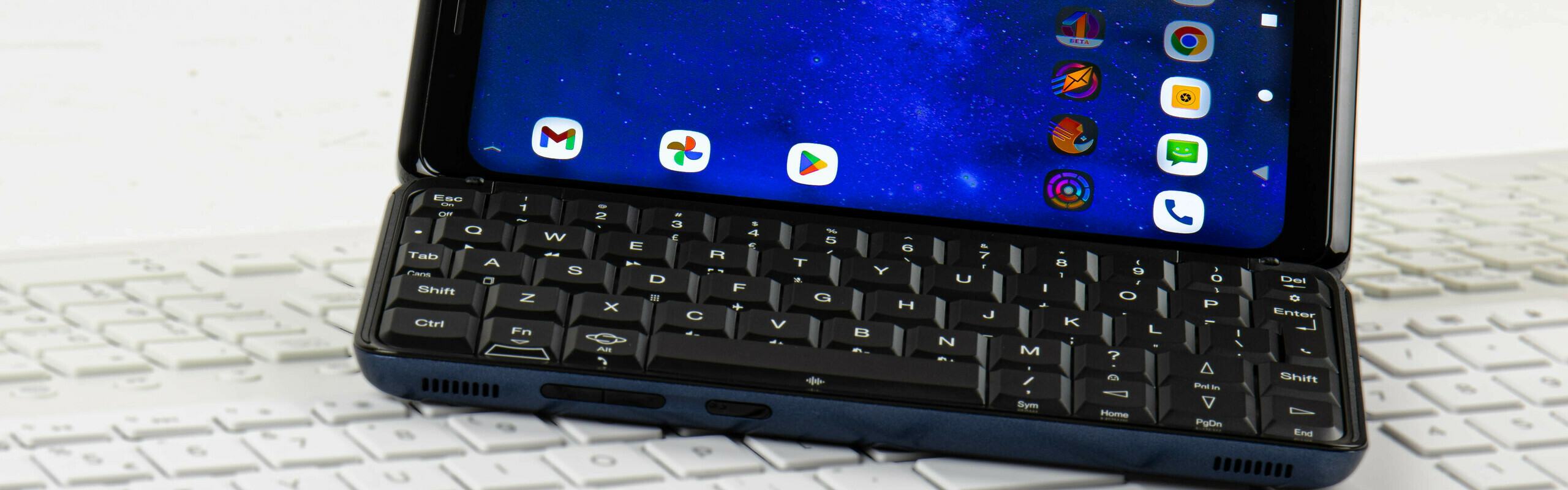 Slidephone vol met uitglijders - Astro Slide 5G Review - Tablets en ...