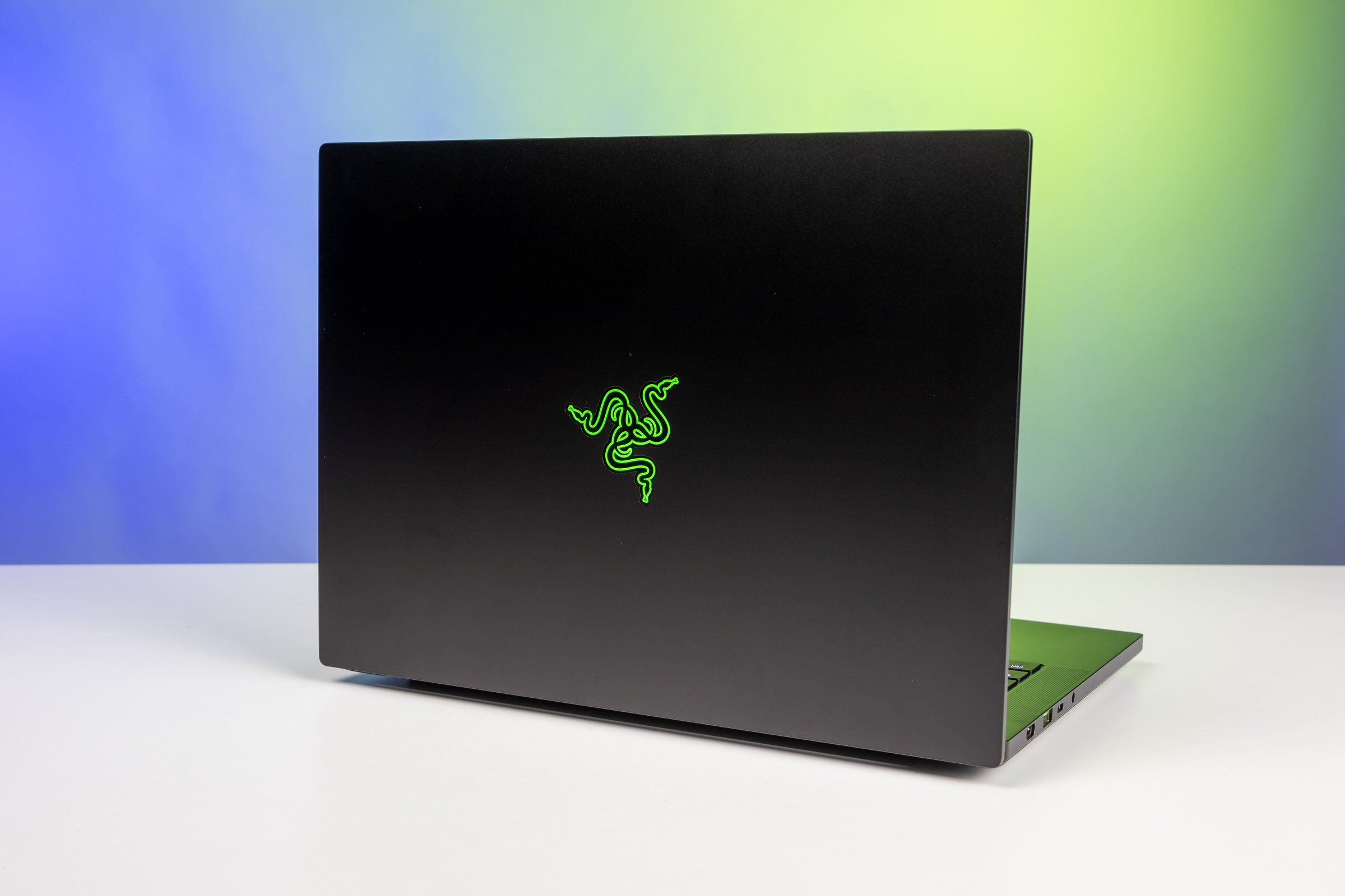 Razer Blade 14 Review - AMD Zen 4 en RTX4070 - Tweakers