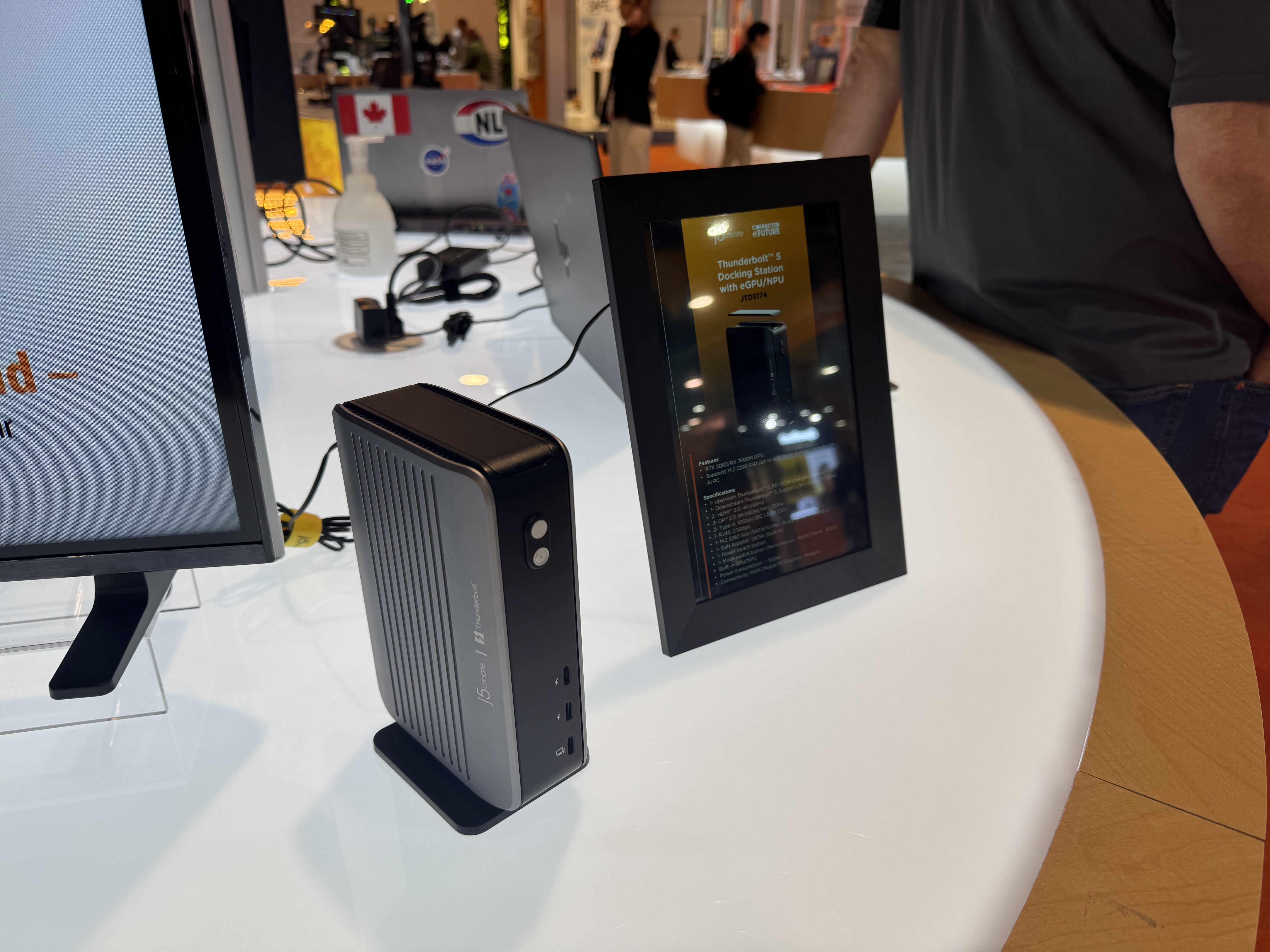 J5Create toont Thunderbolt 5-dock met externe gpu en geïntegreerd M.2 ...