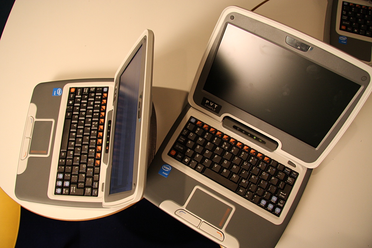 IDF: Intel maakt Classmate PC steviger en verbetert accuduur - Tweakers