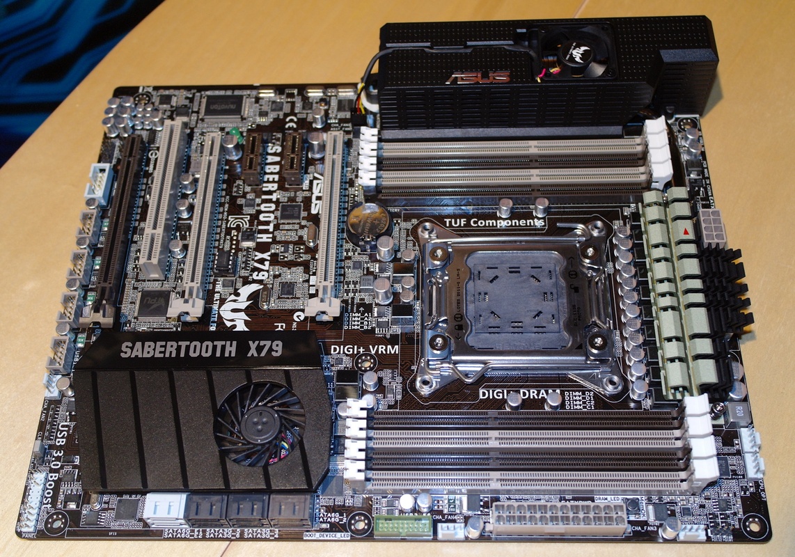 Asus toont nieuwe serie X79-moederborden - Tweakers