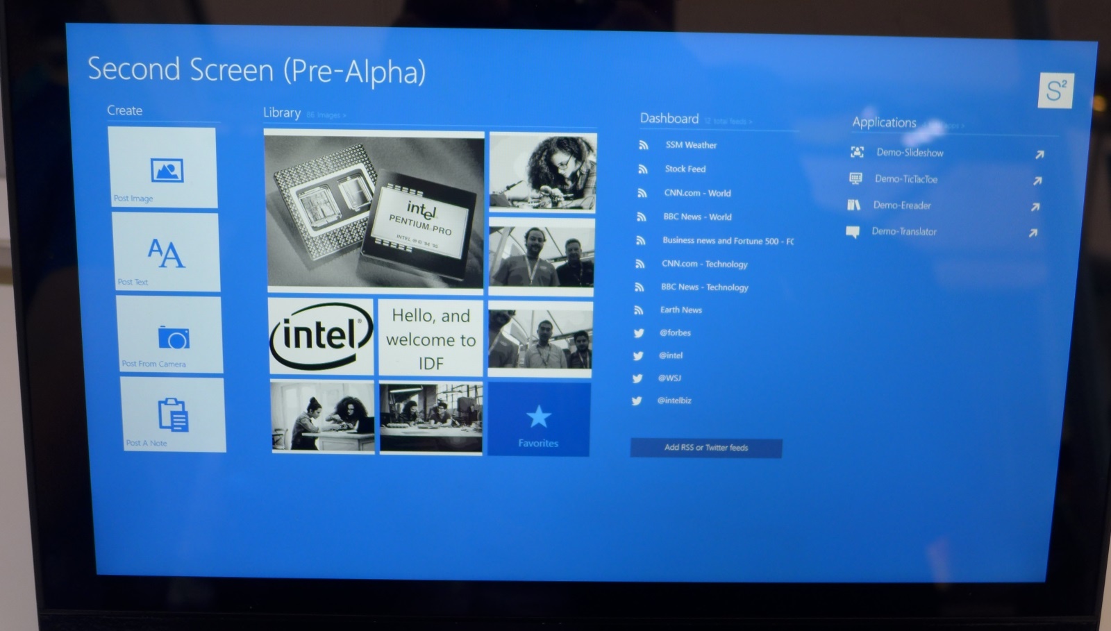 Intel toont laptop met extra beeldscherm van elektronische inkt - Tweakers
