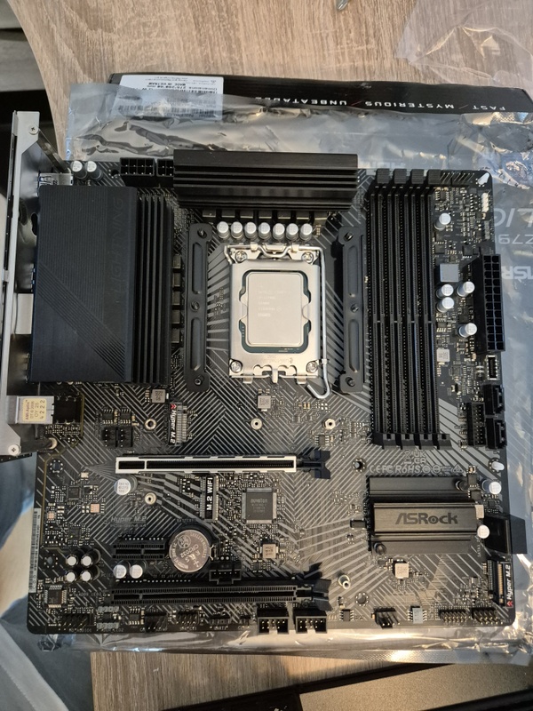 Asrock Z790m PG lightning D4 + Intel Core i7-13700K + 32GB DDR4 ...