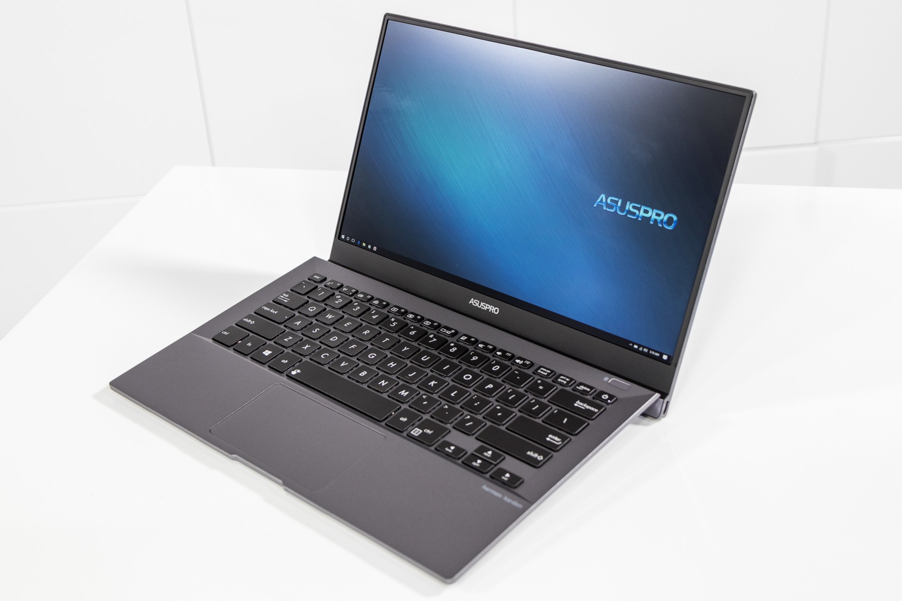 AsusPro B9440U Preview - Tweakers