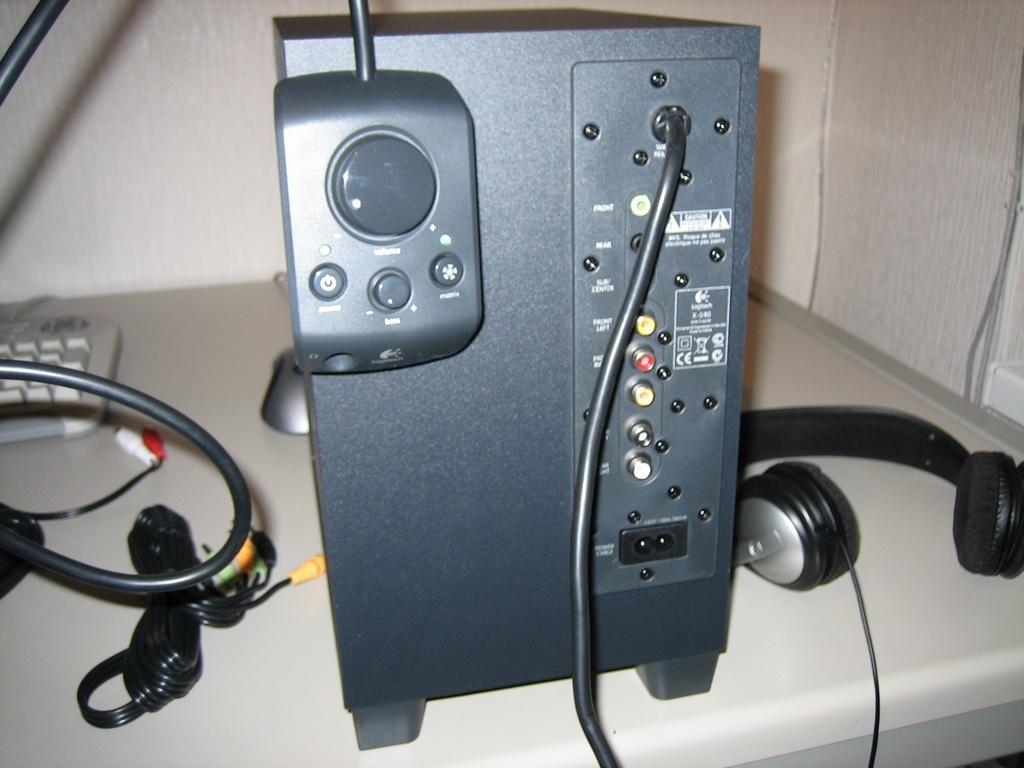 Logitech X-540 - Flappie - Product reviews - Tweakers