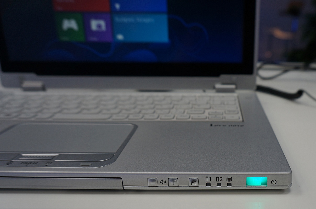 Panasonic Toughbook-ultrabook met omklapbaar scherm - Hands-on - Tweakers