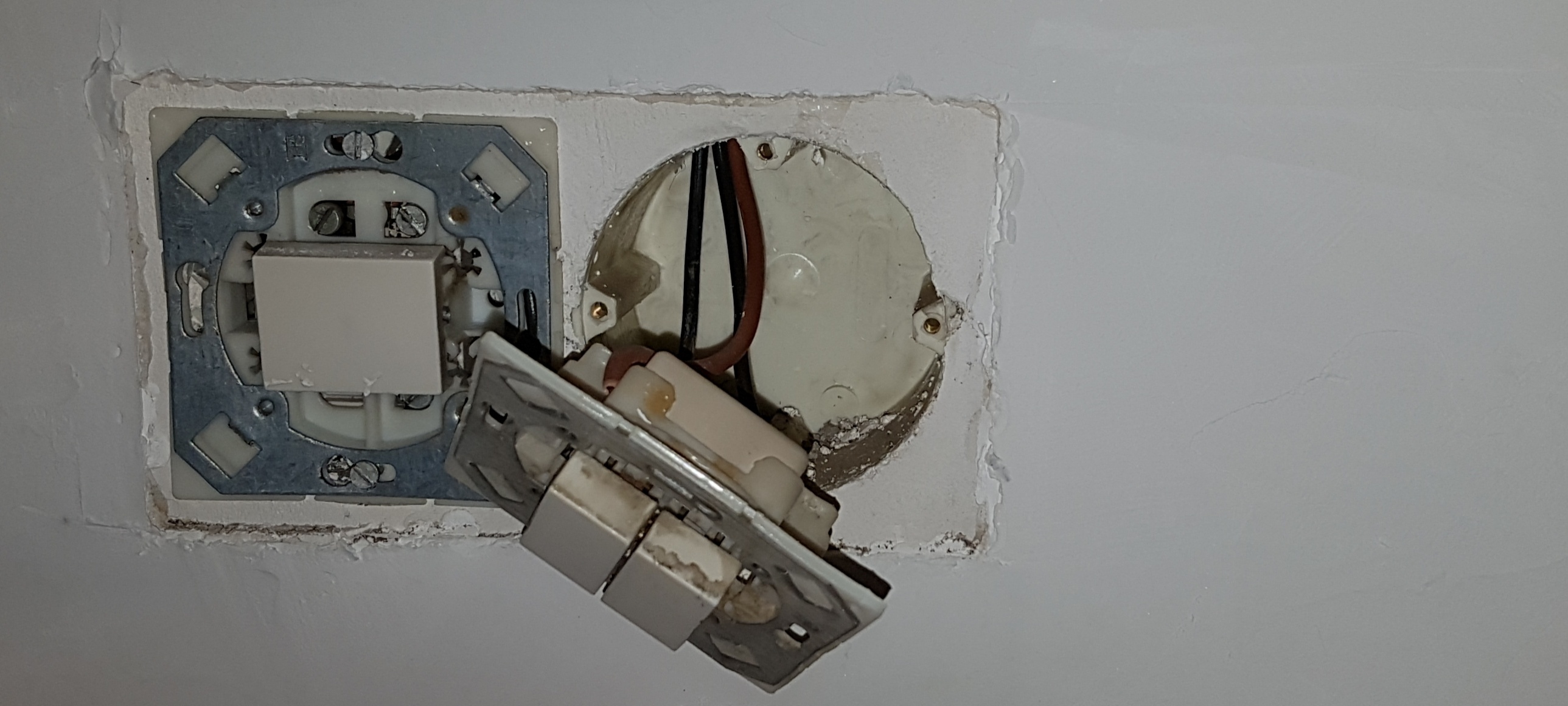 Muurdoos bijmaken naast bestaande dozen - Bouwen en klussen - GoT