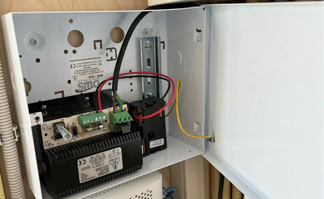 UniFi Access Starter Kit i.c.m.FUHR autotronic 834 motorslot ...