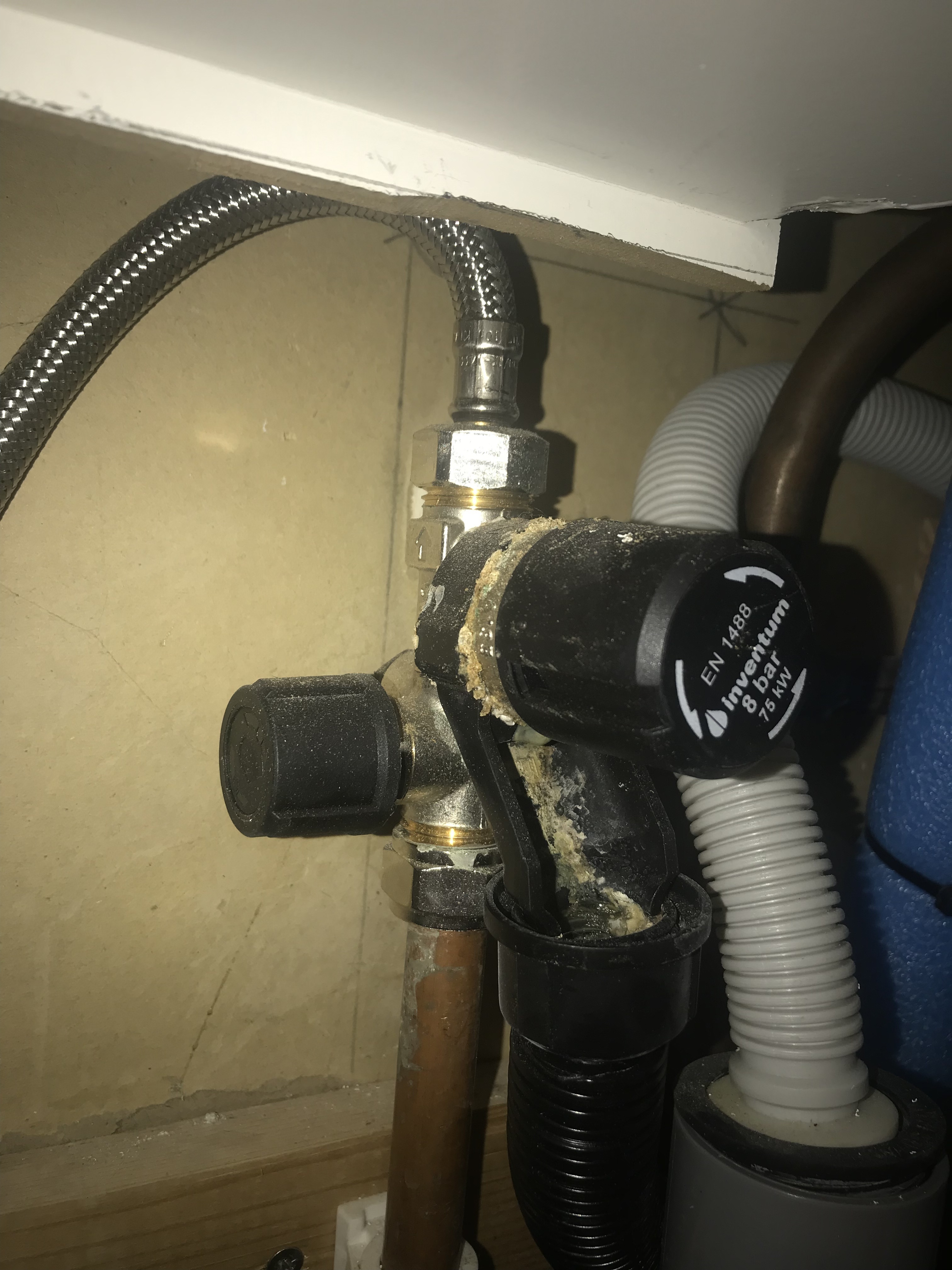 Sputterende waterkranen, lucht in de leidingen? - Bouwen en klussen - GoT