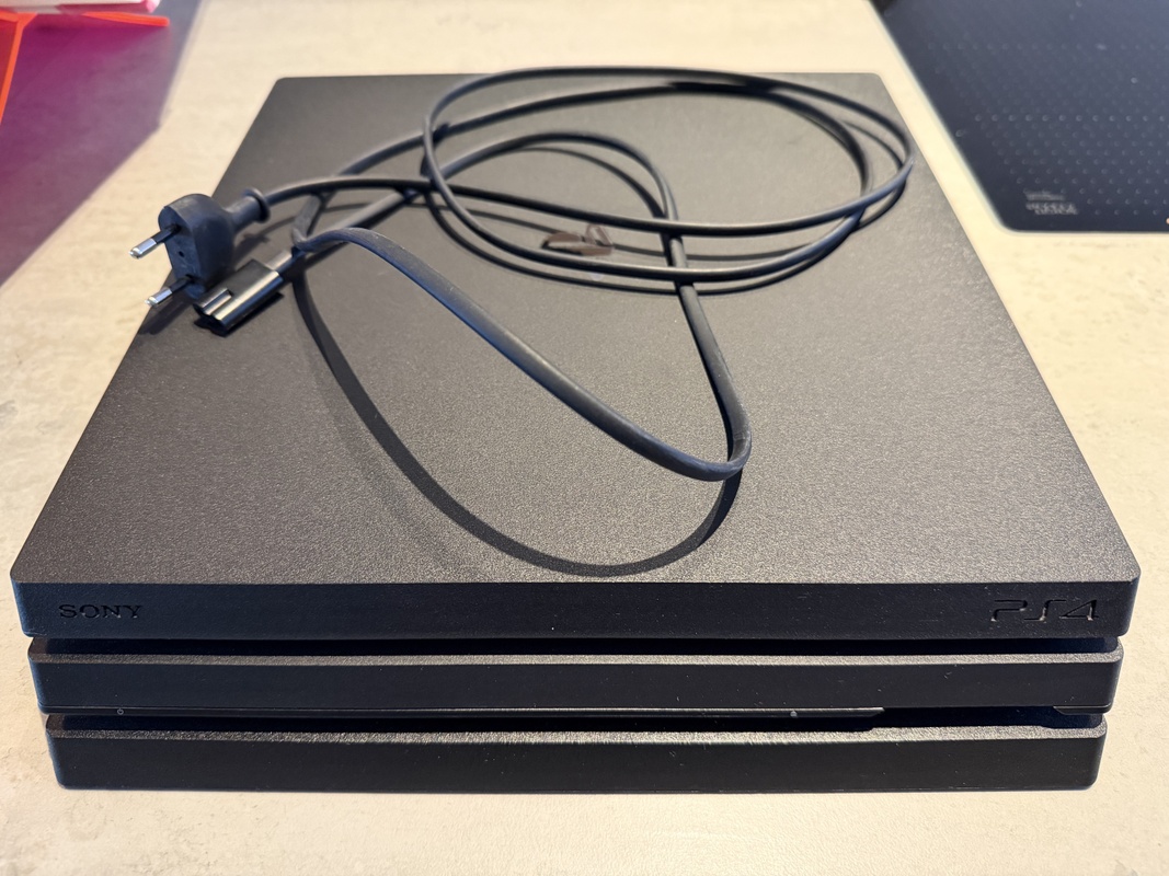 Sony PlayStation 4 Pro 1TB Zwart aangeboden - Vraag & Aanbod - Tweakers