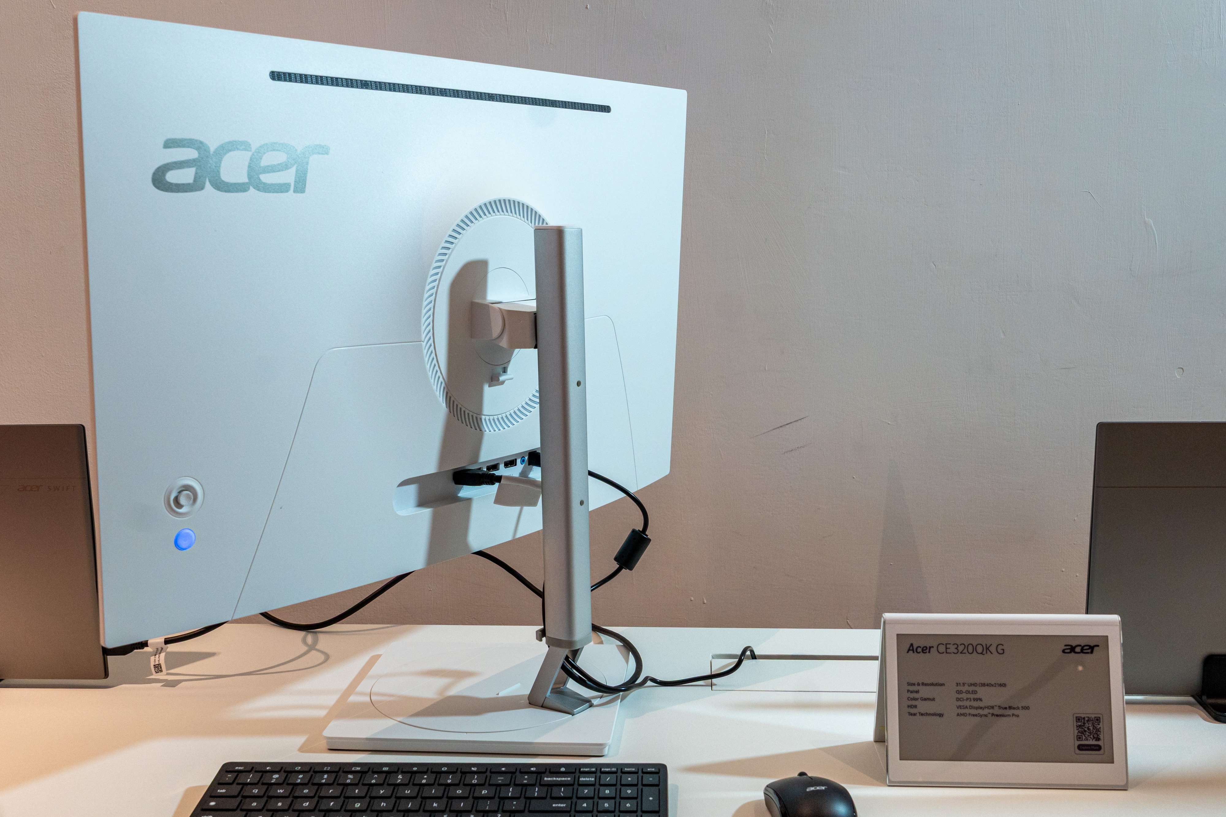 Acer toont twee QD-oledschermen voor creators - Tweakers