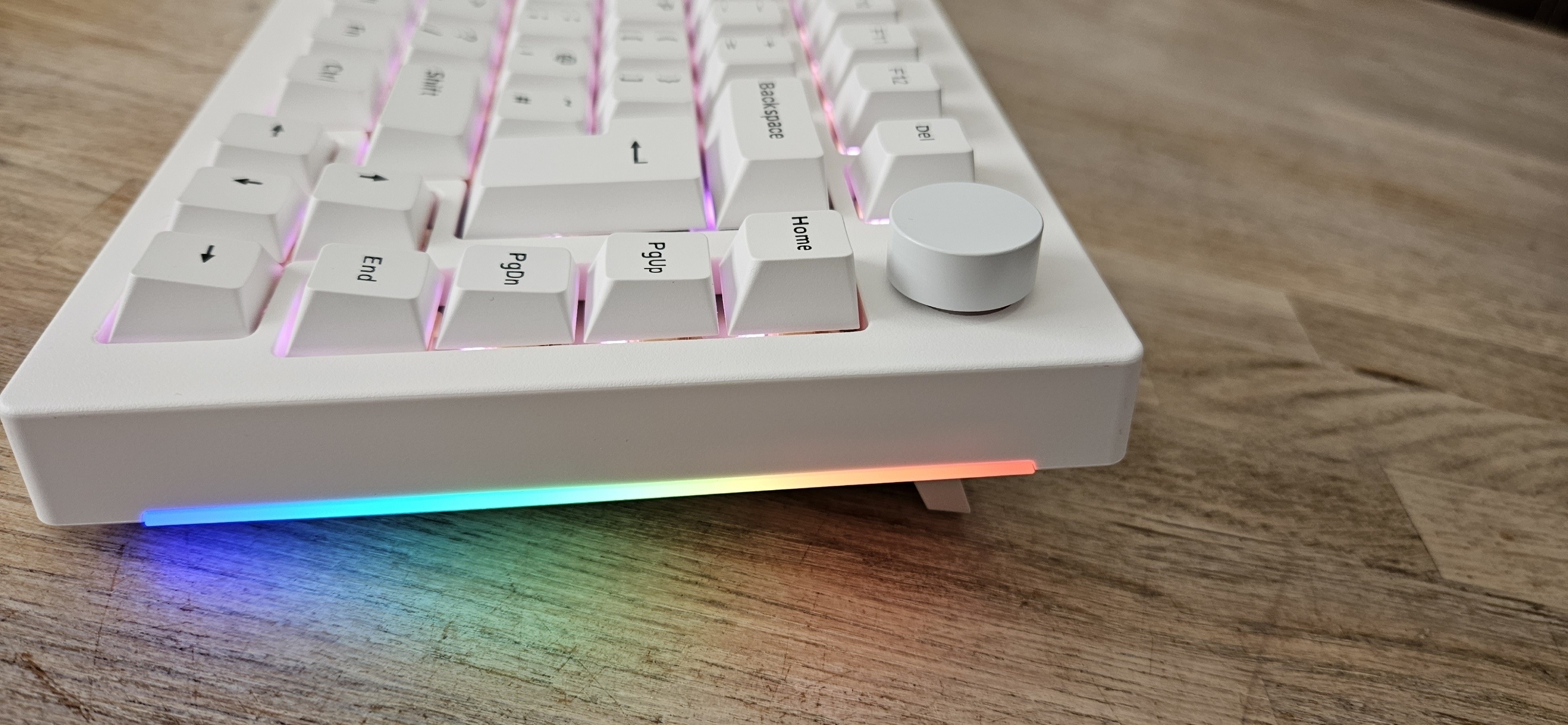 Akko Black on White 5075B Plus ISO - Tweakriez - Product reviews - Tweakers