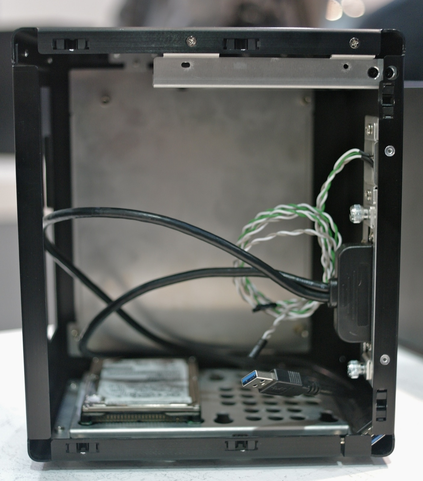 Lian Li toont compacte behuizingen - Tweakers