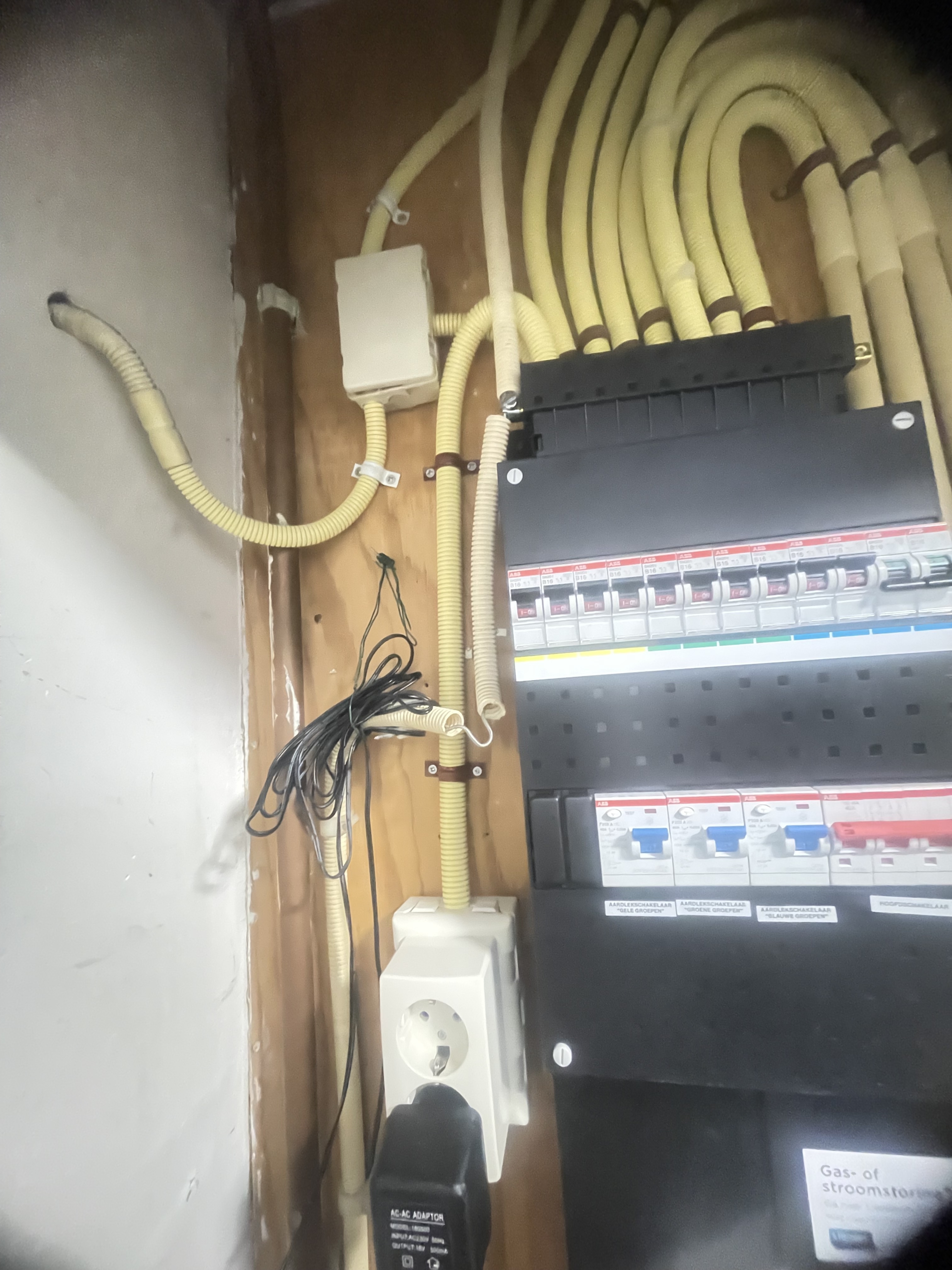 Prijs nieuwe meterkast en aanleggen groepen te hoog? - Duurzame energie en installaties - GoT