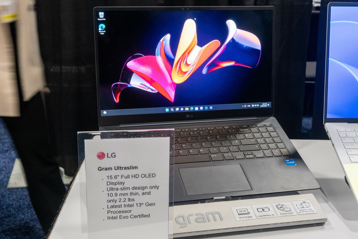 LG presenteert nieuwe Gram-laptops met oledschermen - Tweakers