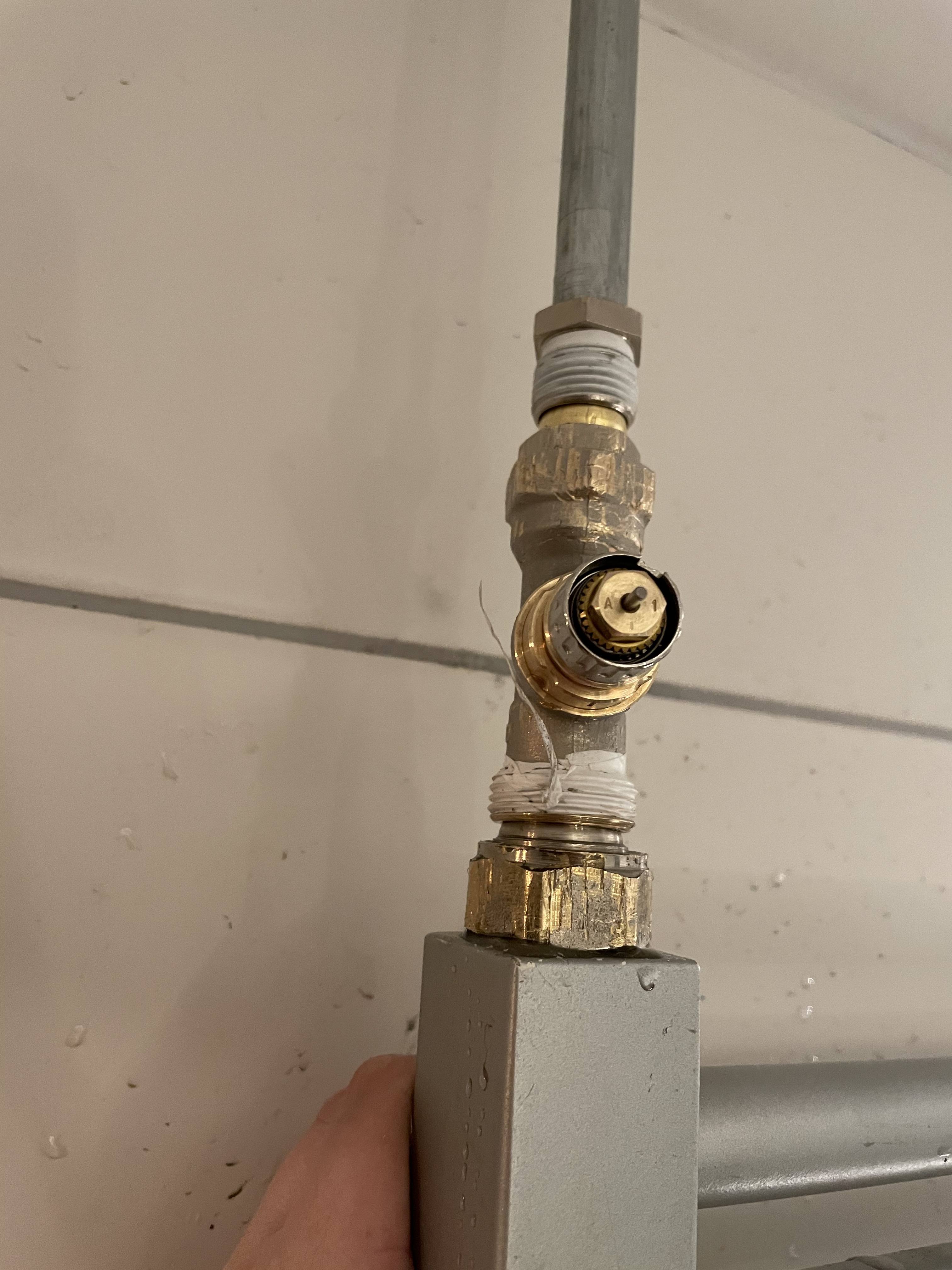 Cv radiator aansluiting lekt - Bouwen en klussen - GoT