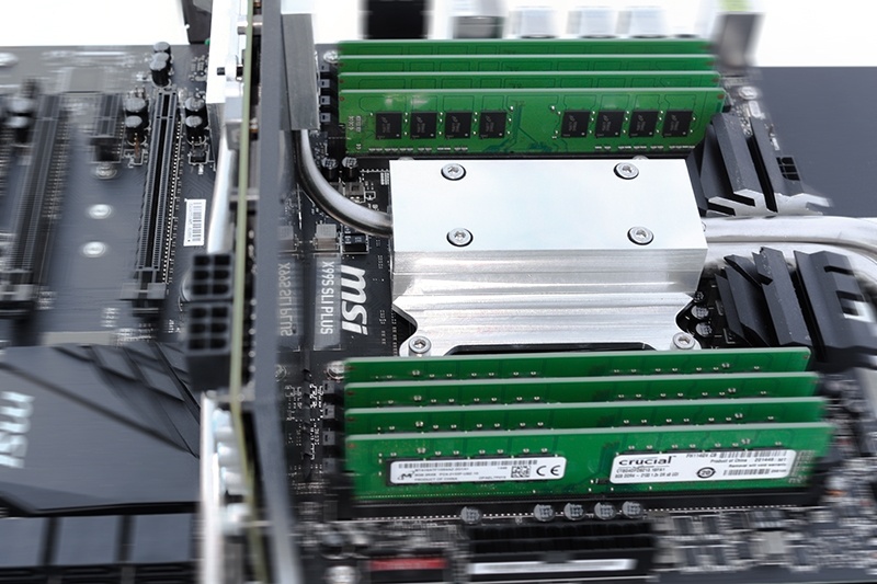 Deltatronic komt met passief gekoeld Intel X99-systeem - Tweakers