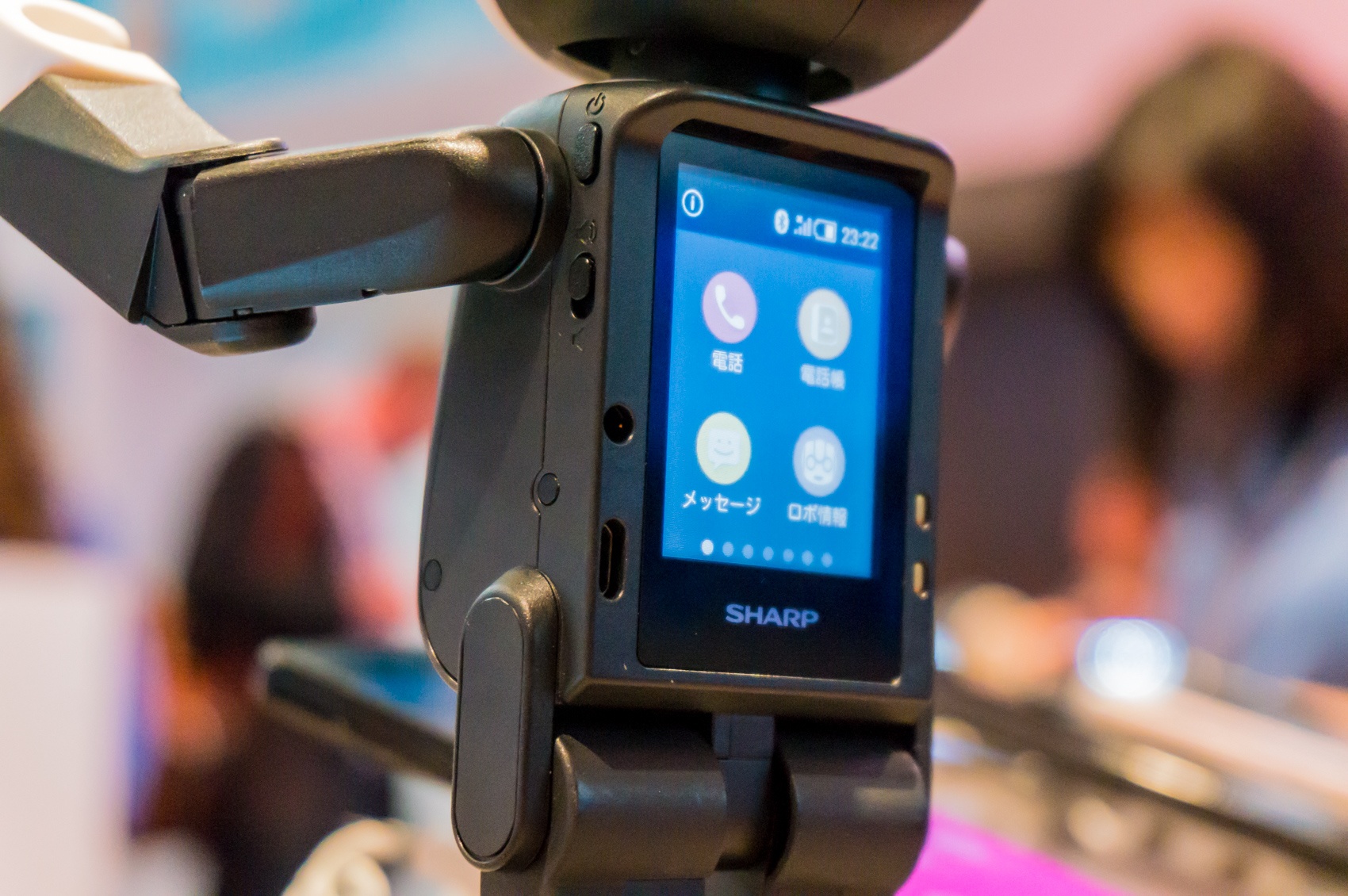 Sharp RoBoHon - Preview - Tweakers