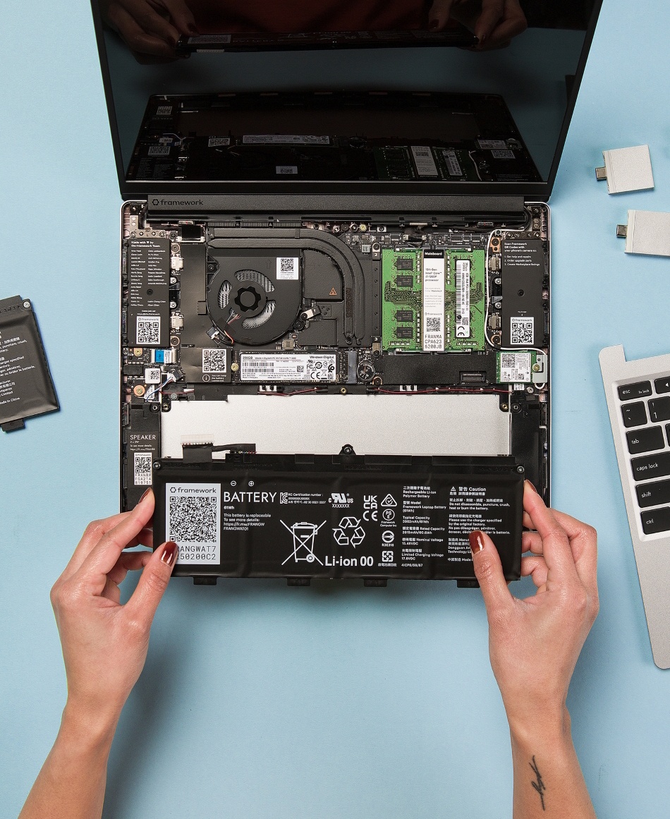 Framework toont laptops met AMD-processoren en 16"-model met ...