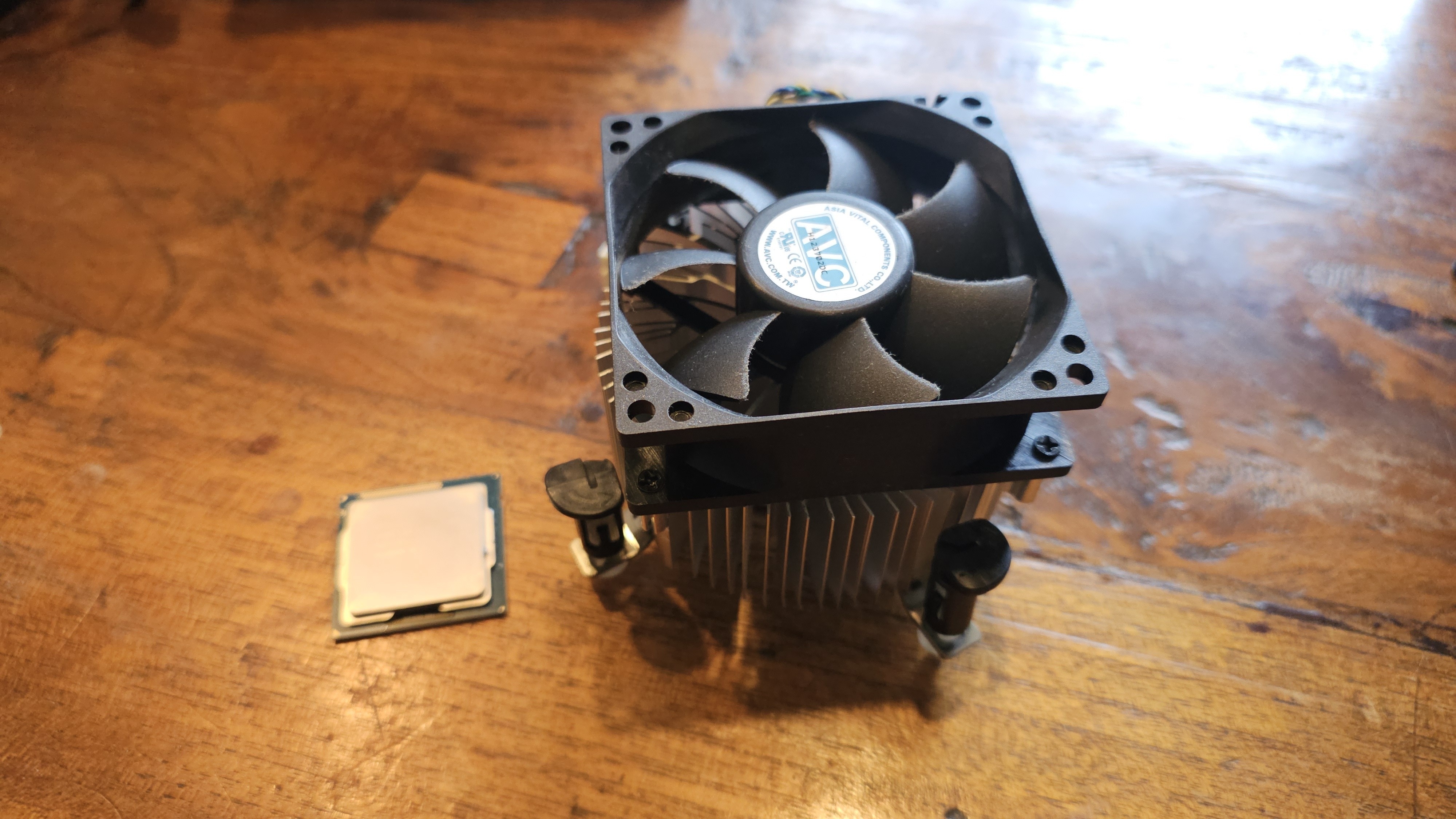 Intel Core i7 3770 CPU + koeler aangeboden - Vraag & Aanbod - Tweakers