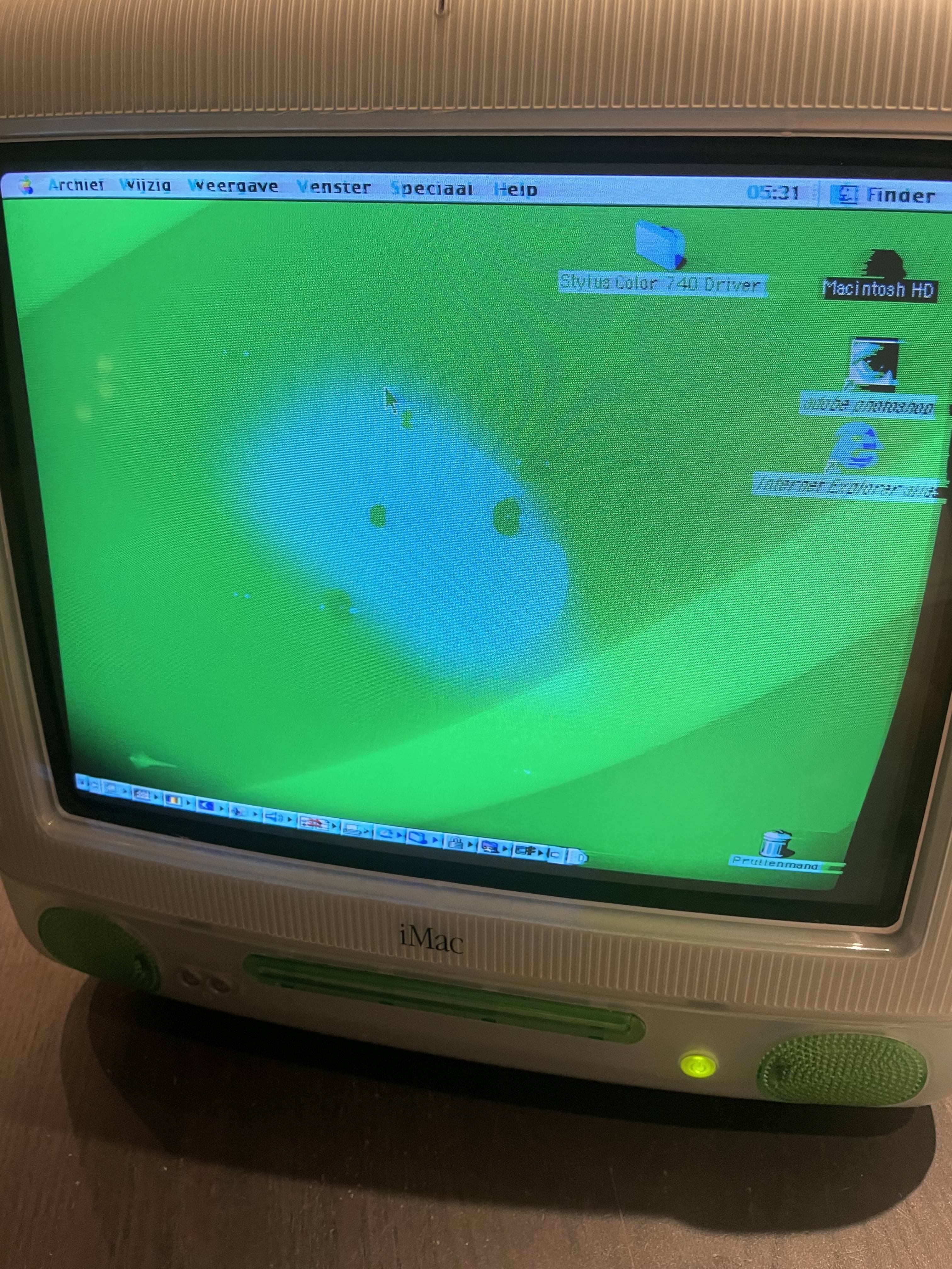 Scherm iMac G3 doet raar - Macs en software - GoT