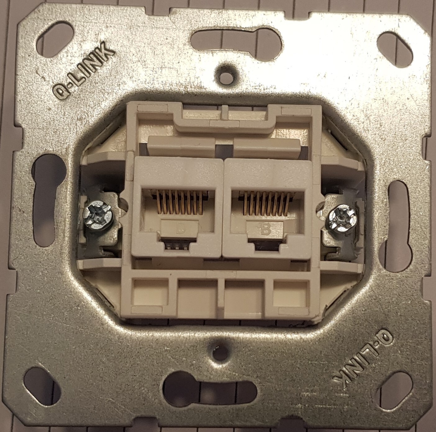 Data contactdoos aansluiten op UTP kabel - Netwerken - GoT