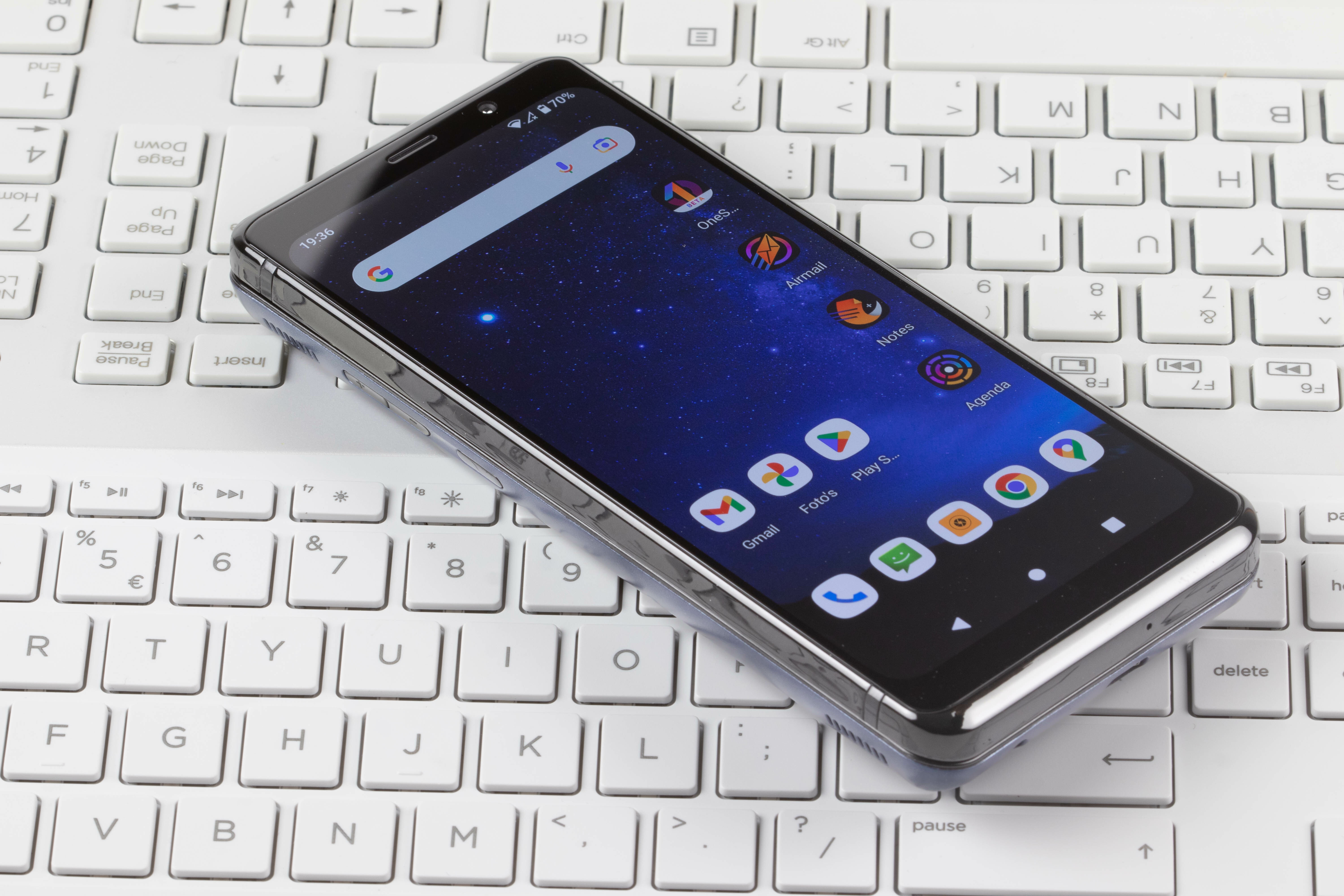 Planet Computer Astro Slide Review - Tweakers