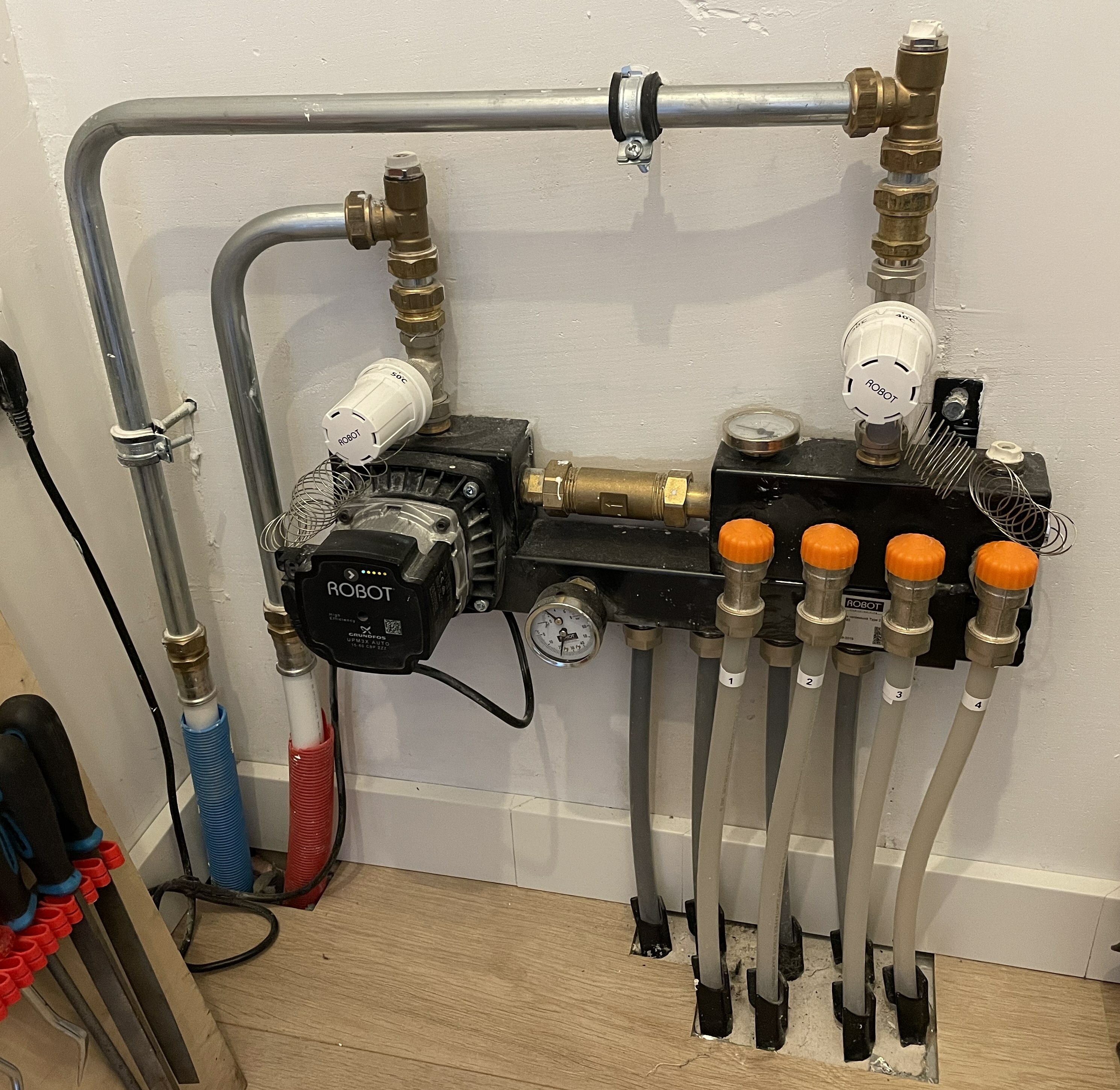 Vloerverwarming + warmtenet (stadwarmte) werkt niet - Duurzame energie en installaties - GoT