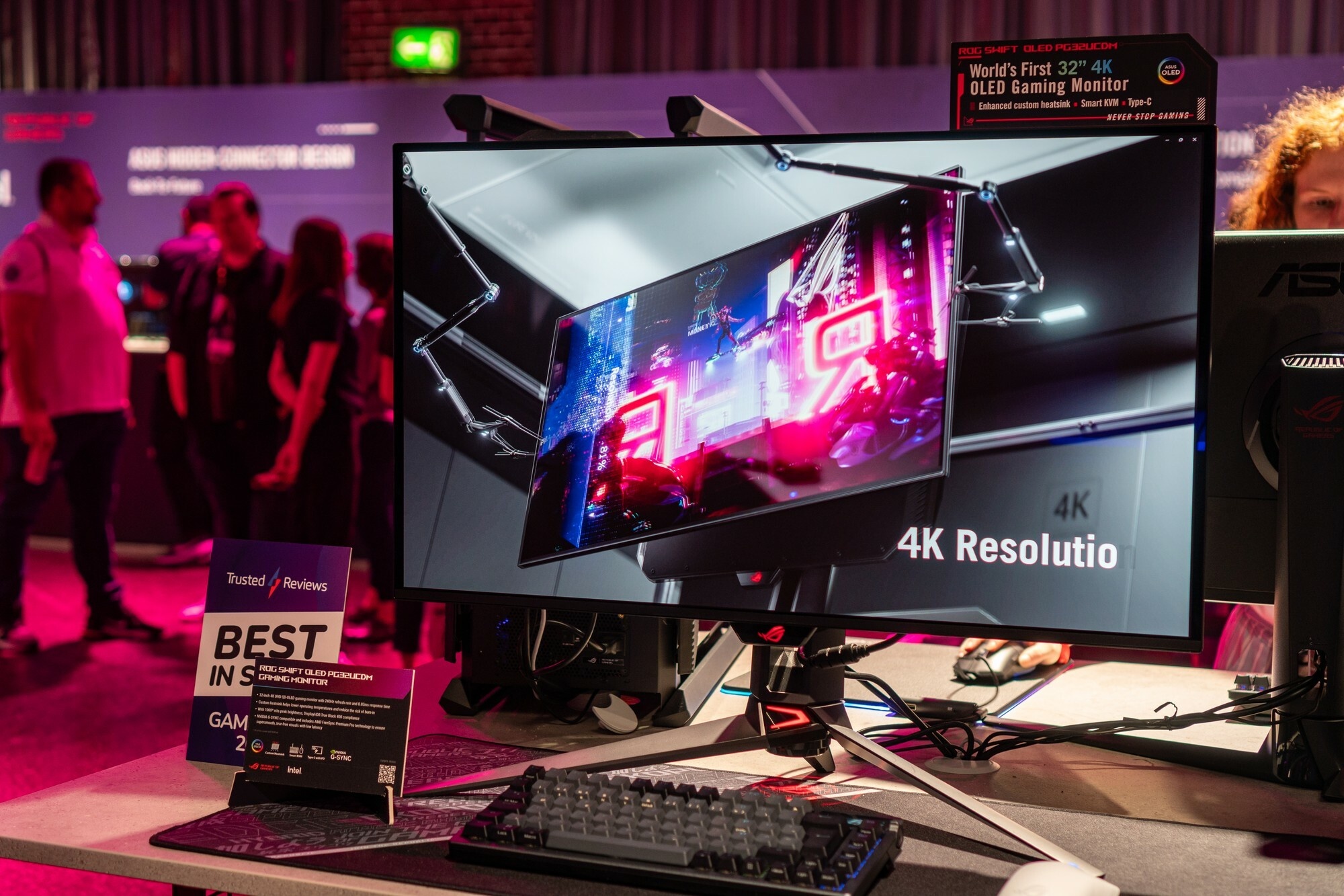 ASUS kondigt twee gamingmonitoren met oledscherm aan - Tweakers